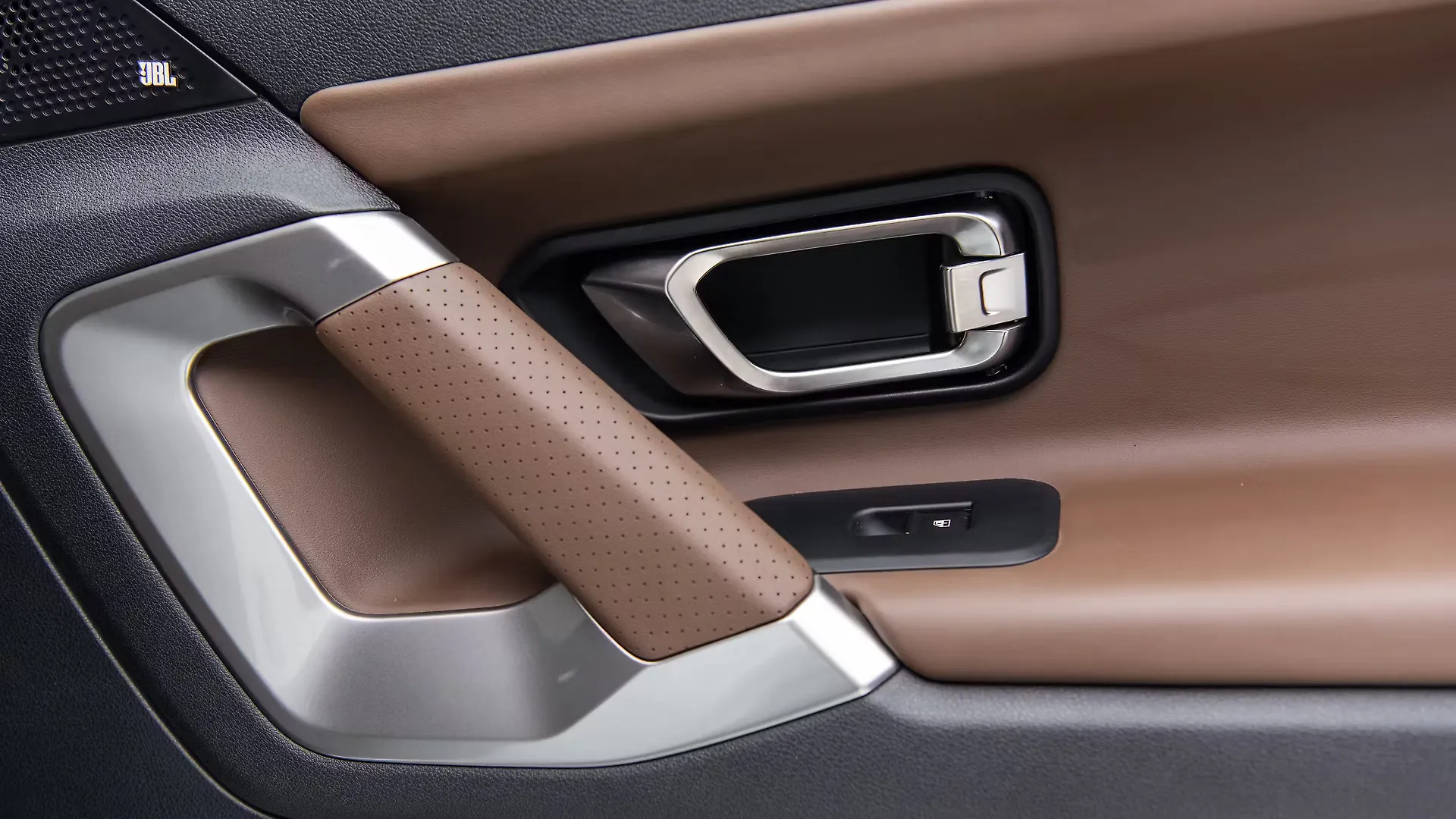 Harrier Rear Door Pad Handle Image, Harrier Photos in India - CarWale