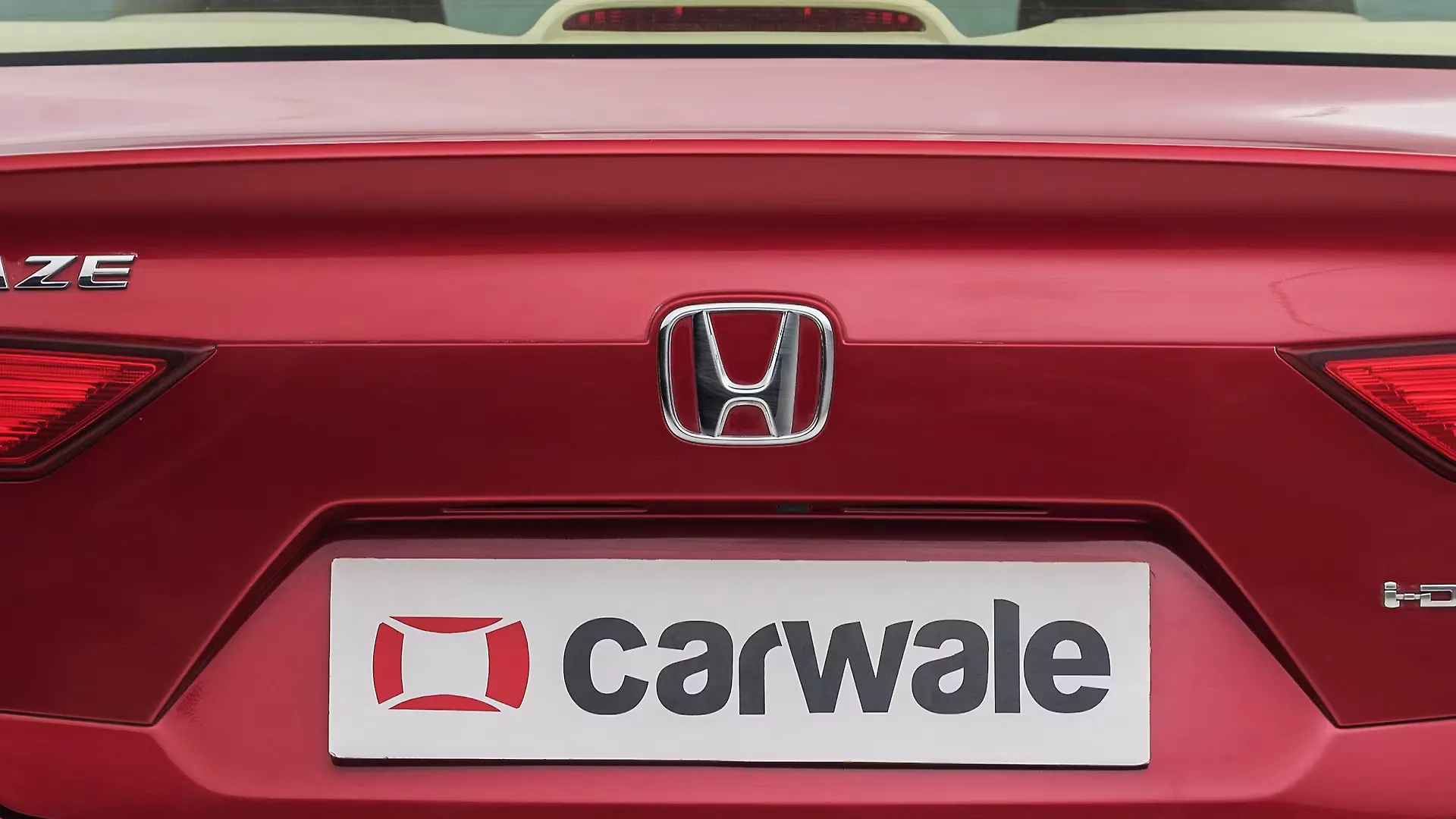 Amaze Rear Logo Image, Amaze Photos in India - CarWale