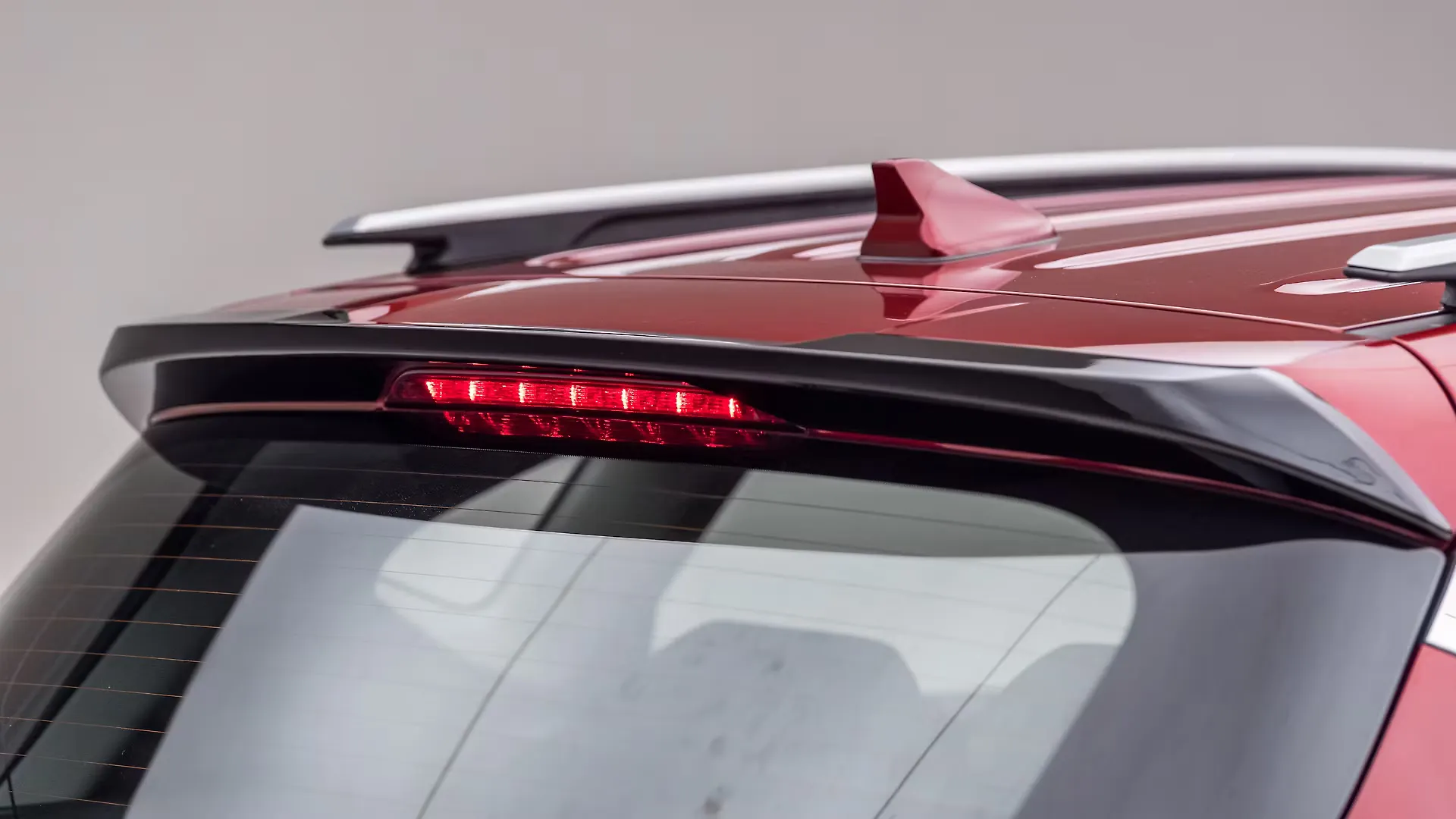 Seltos Rear High Mounted Stop Lamp Image, Seltos Photos in India - CarWale