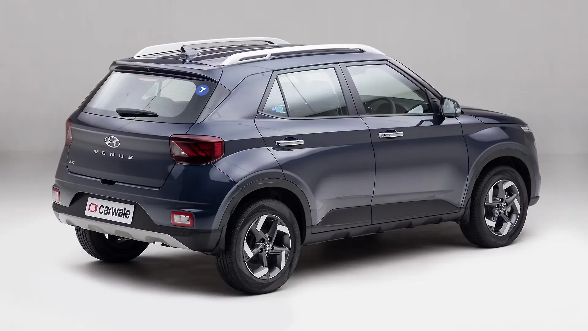 Venue Right Rear Three Quarter Image, Venue Photos in India - CarWale