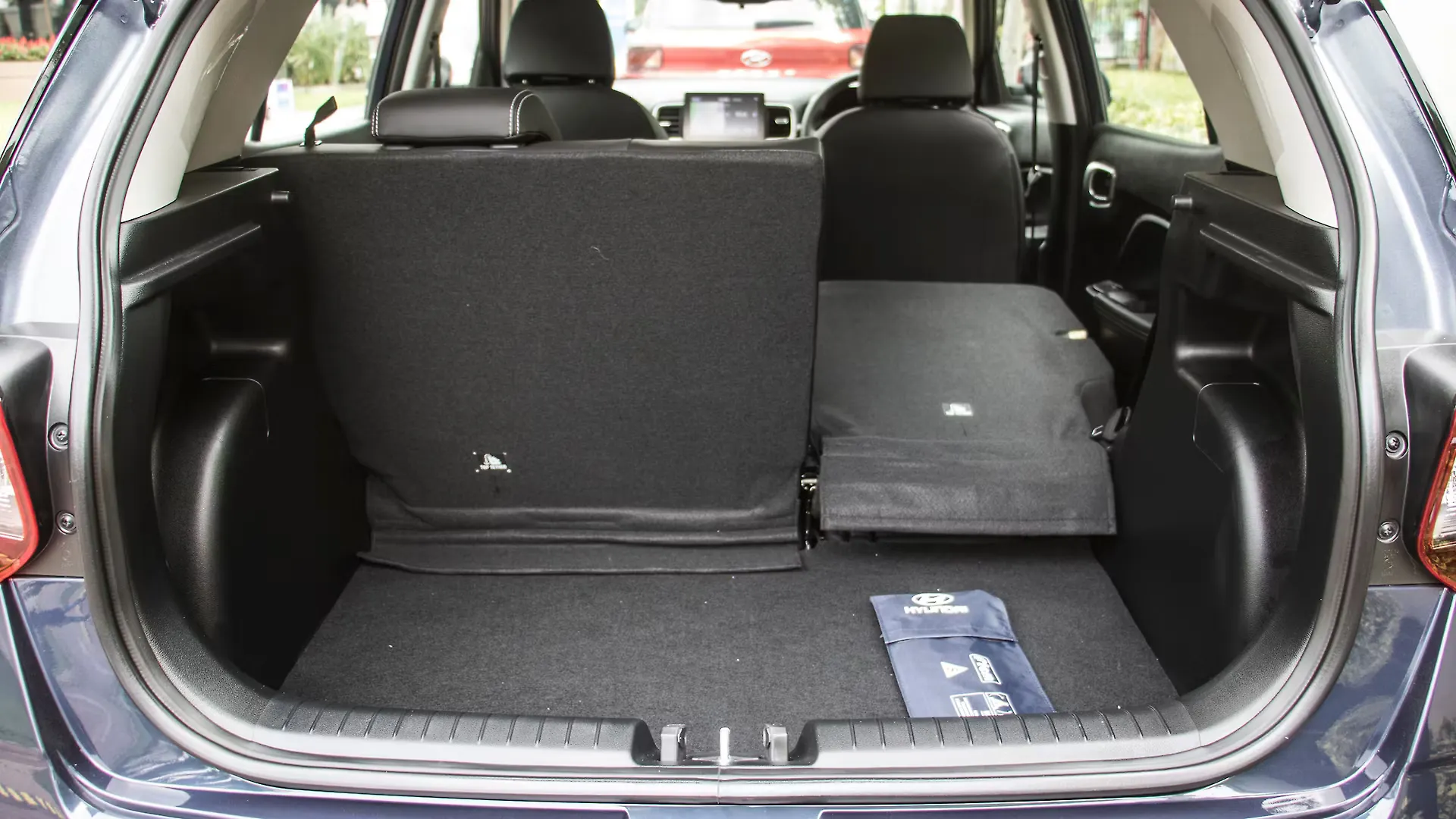 Venue Bootspace Rear Split Seat Folded Image, Venue Photos in India ...