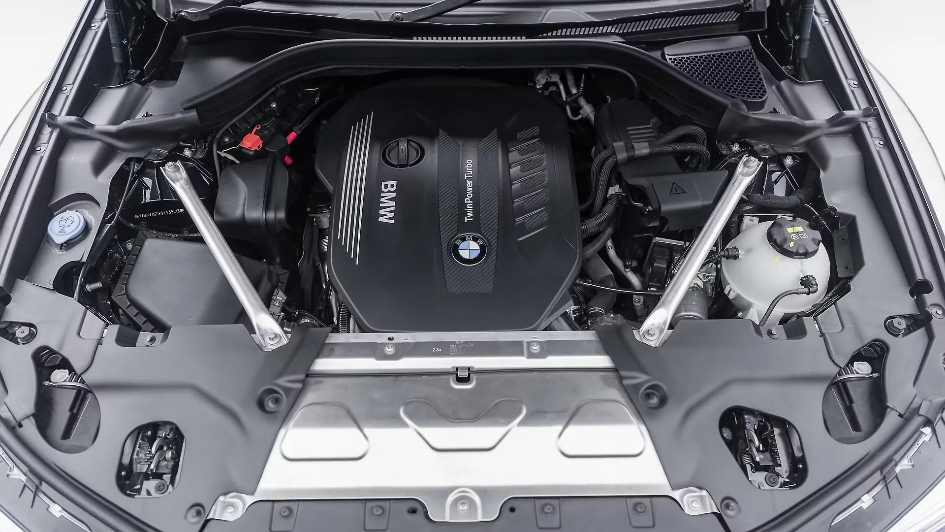 X4 Engine Shot Image, X4 Photos in India - CarWale