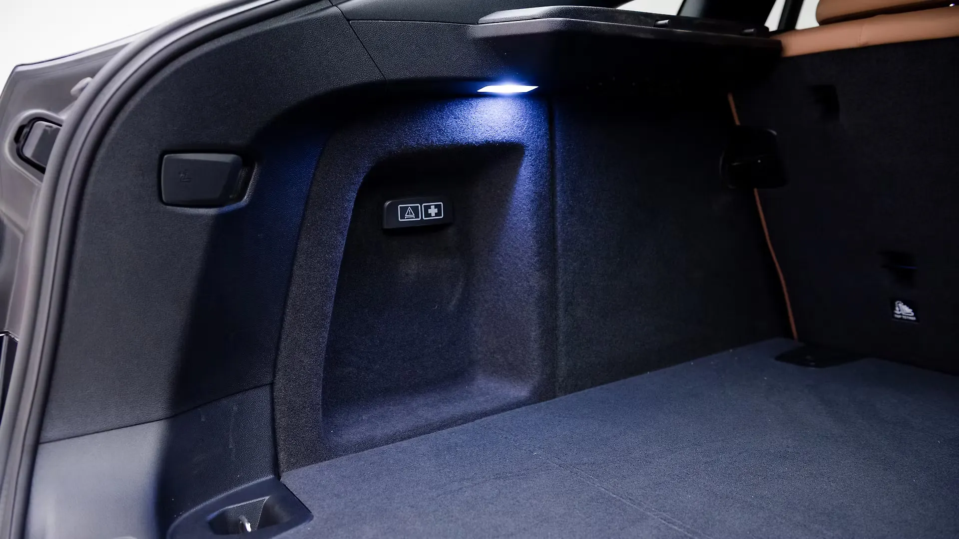 X4 Boot Light Image, X4 Photos in India - CarWale