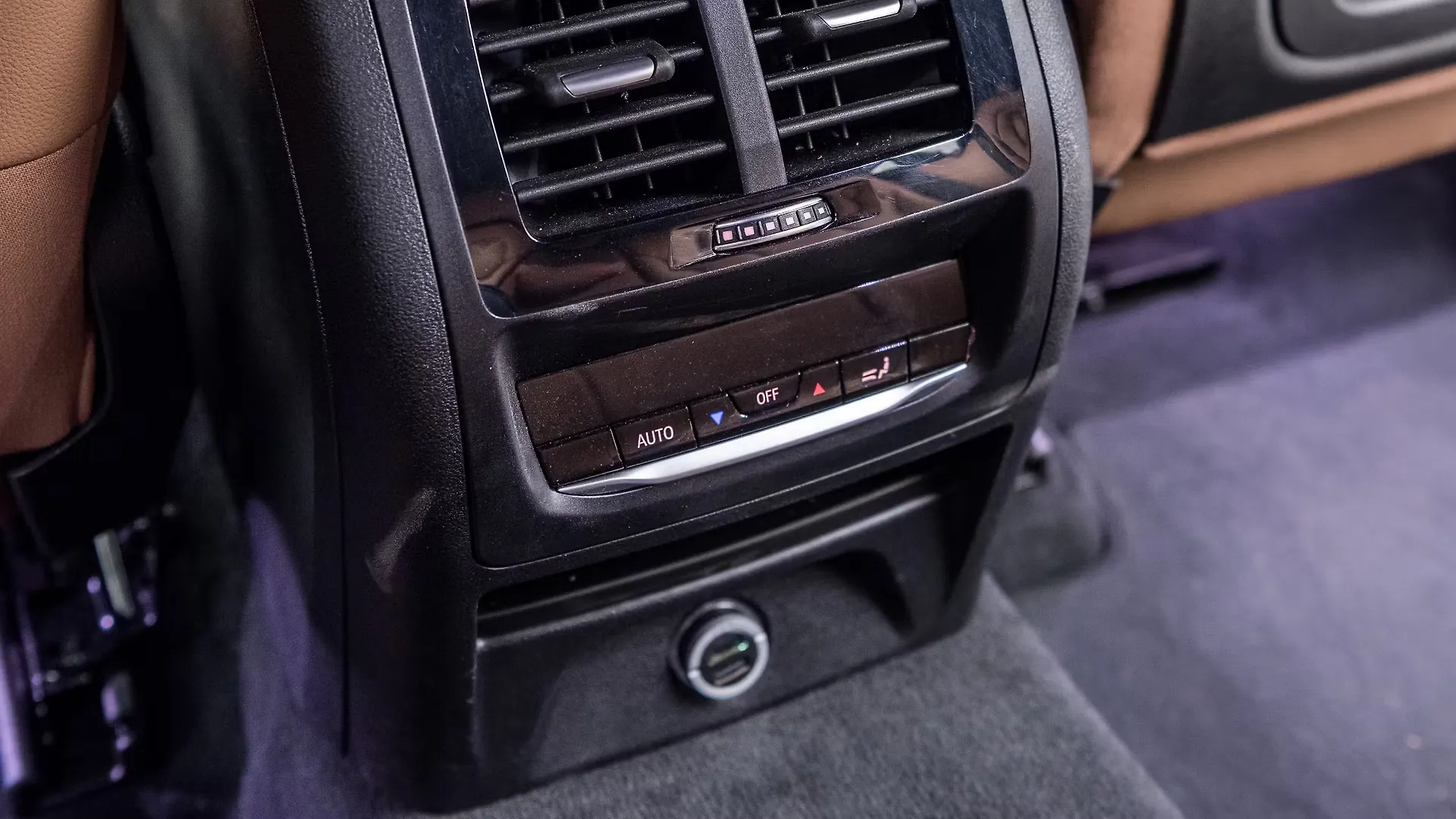 X4 Rear Row AC Controls Image, X4 Photos in India - CarWale