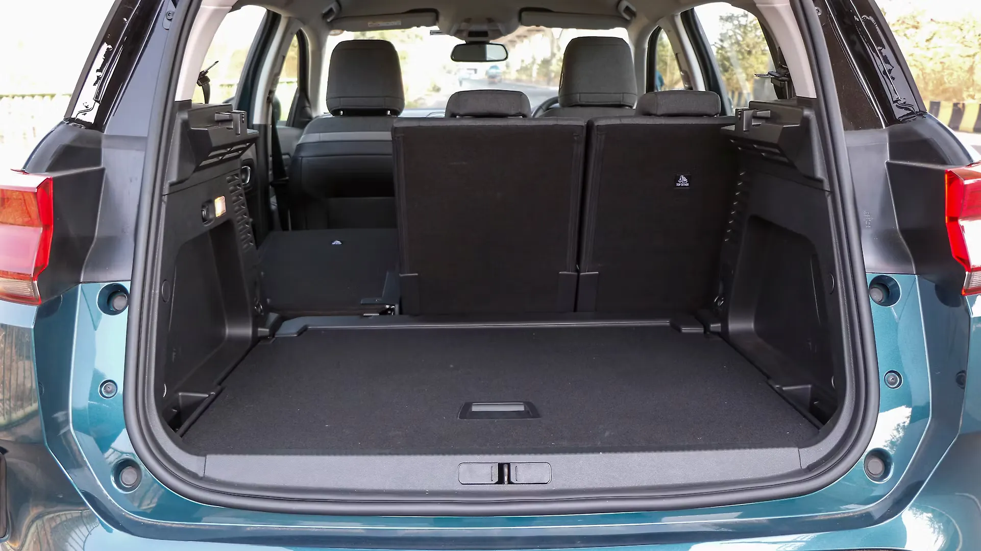 C5 Aircross Bootspace Rear Split Seat Folded Image, C5 Aircross Photos ...