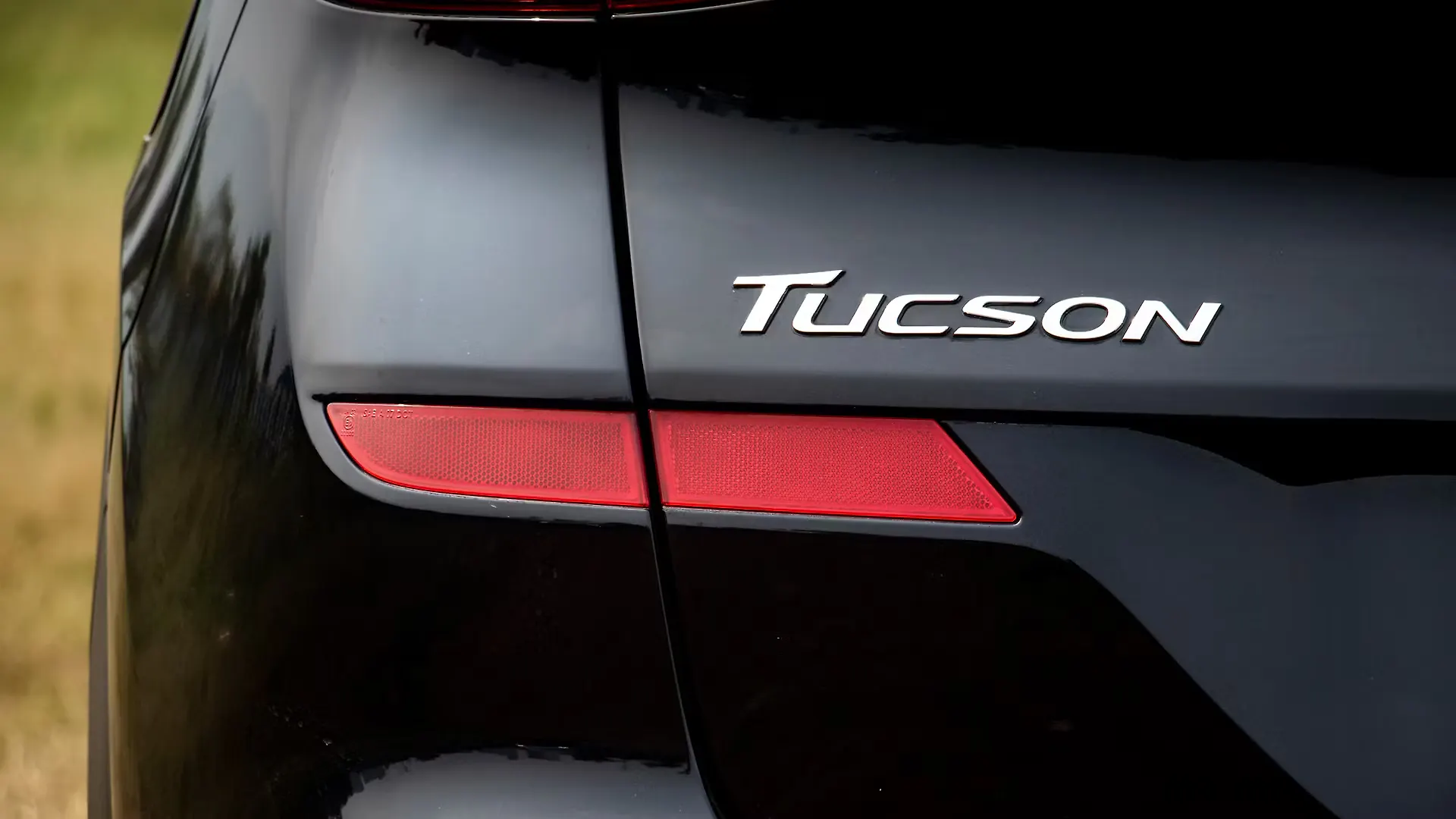 Tucson Rear Badge Image, Tucson Photos in India - CarWale