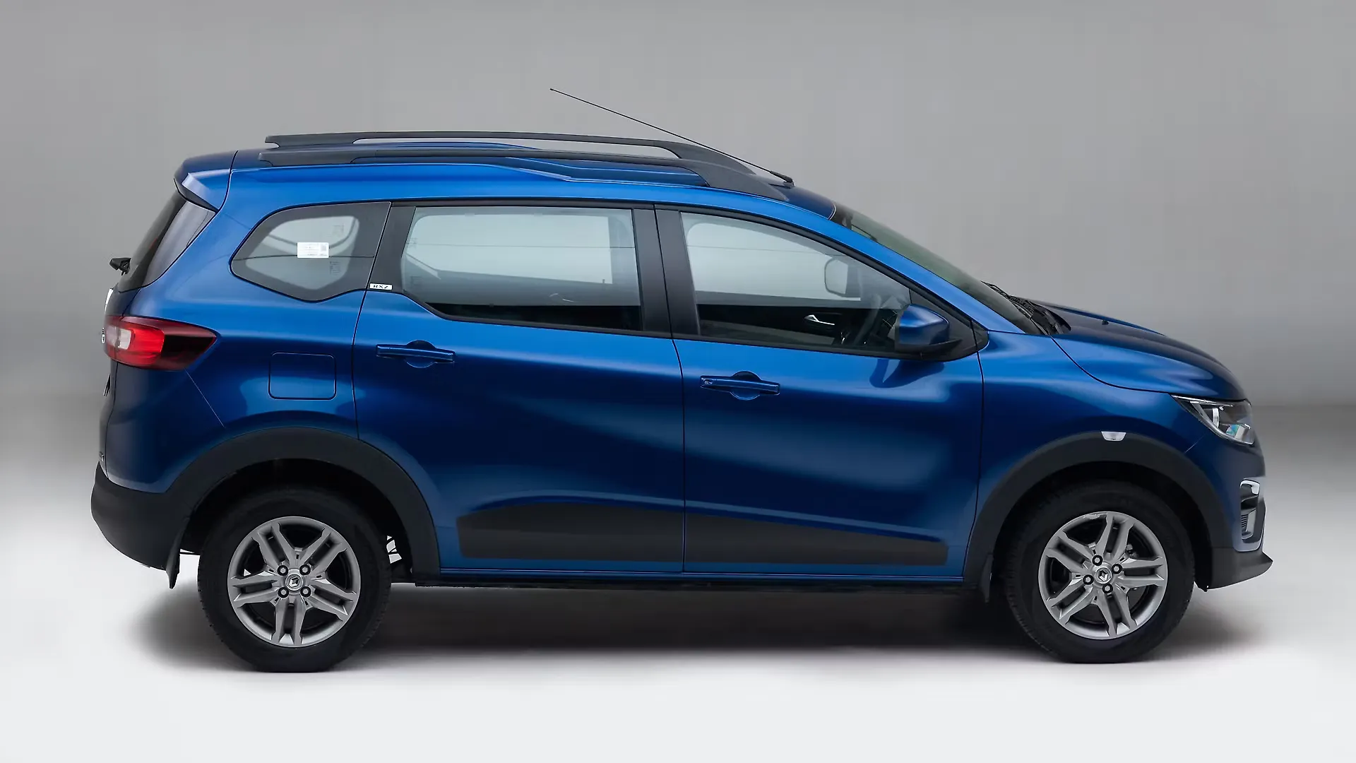 Triber Right Side View Image, Triber Photos in India - CarWale