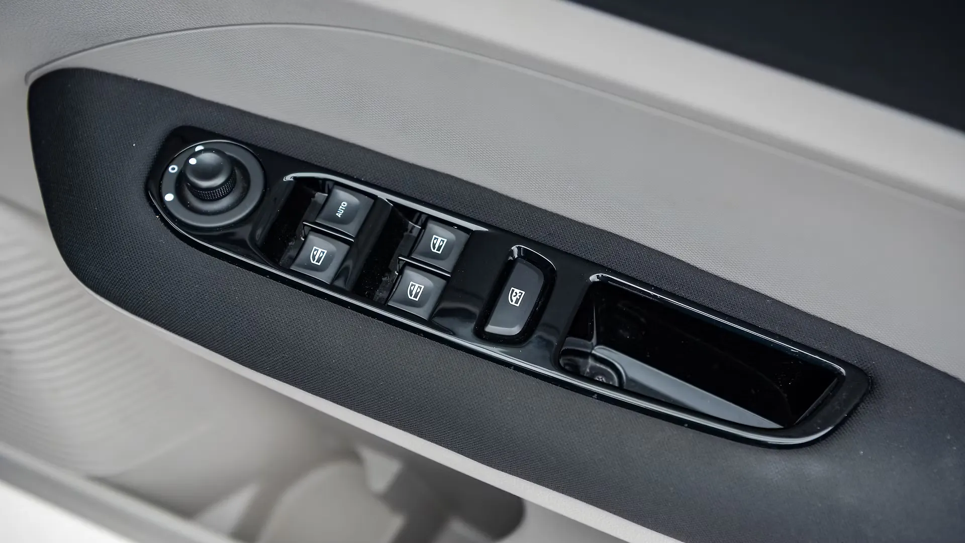Triber Front Driver Power Window Switches Image, Triber Photos in India ...
