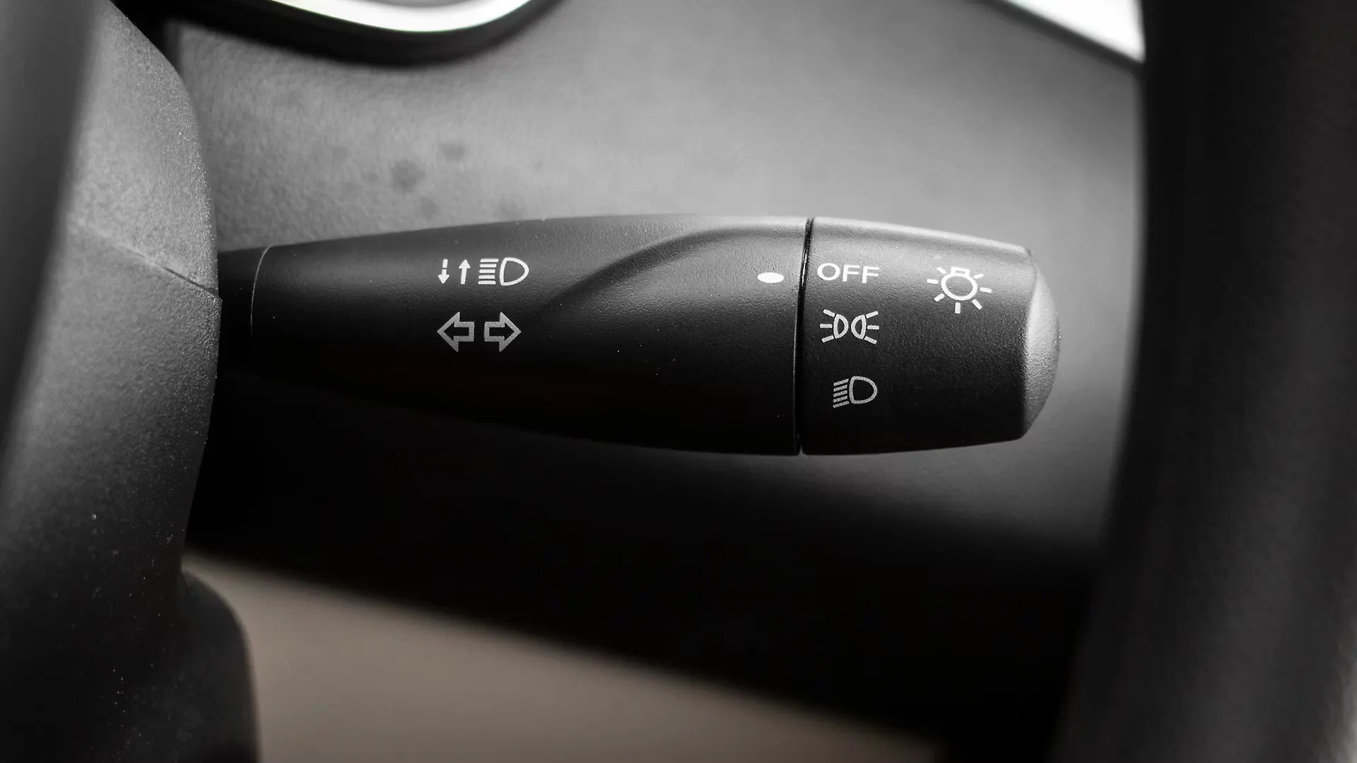 Triber Headlight Stalk Image, Triber Photos in India - CarWale