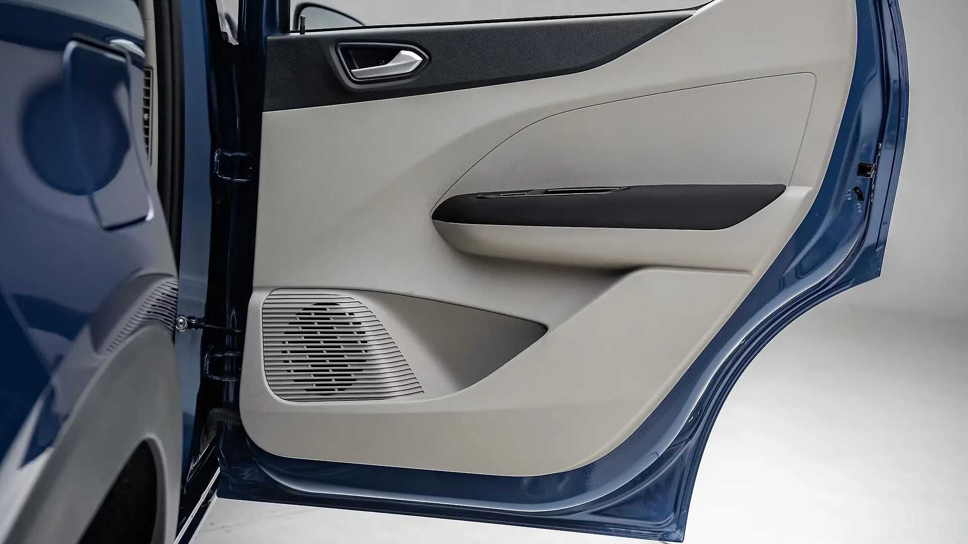 Triber Rear Door Pad Image, Triber Photos in India - CarWale