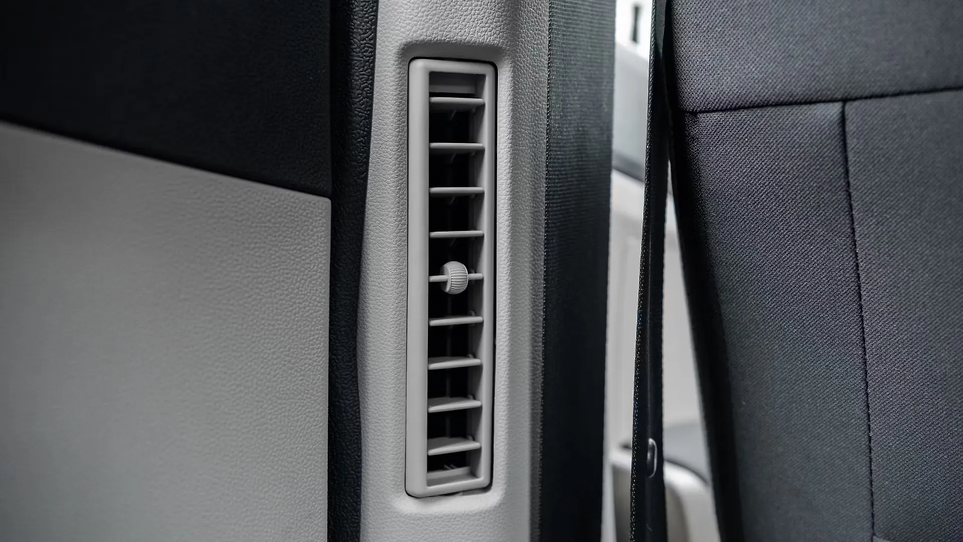 Triber Rear Row AC Controls Image, Triber Photos in India - CarWale