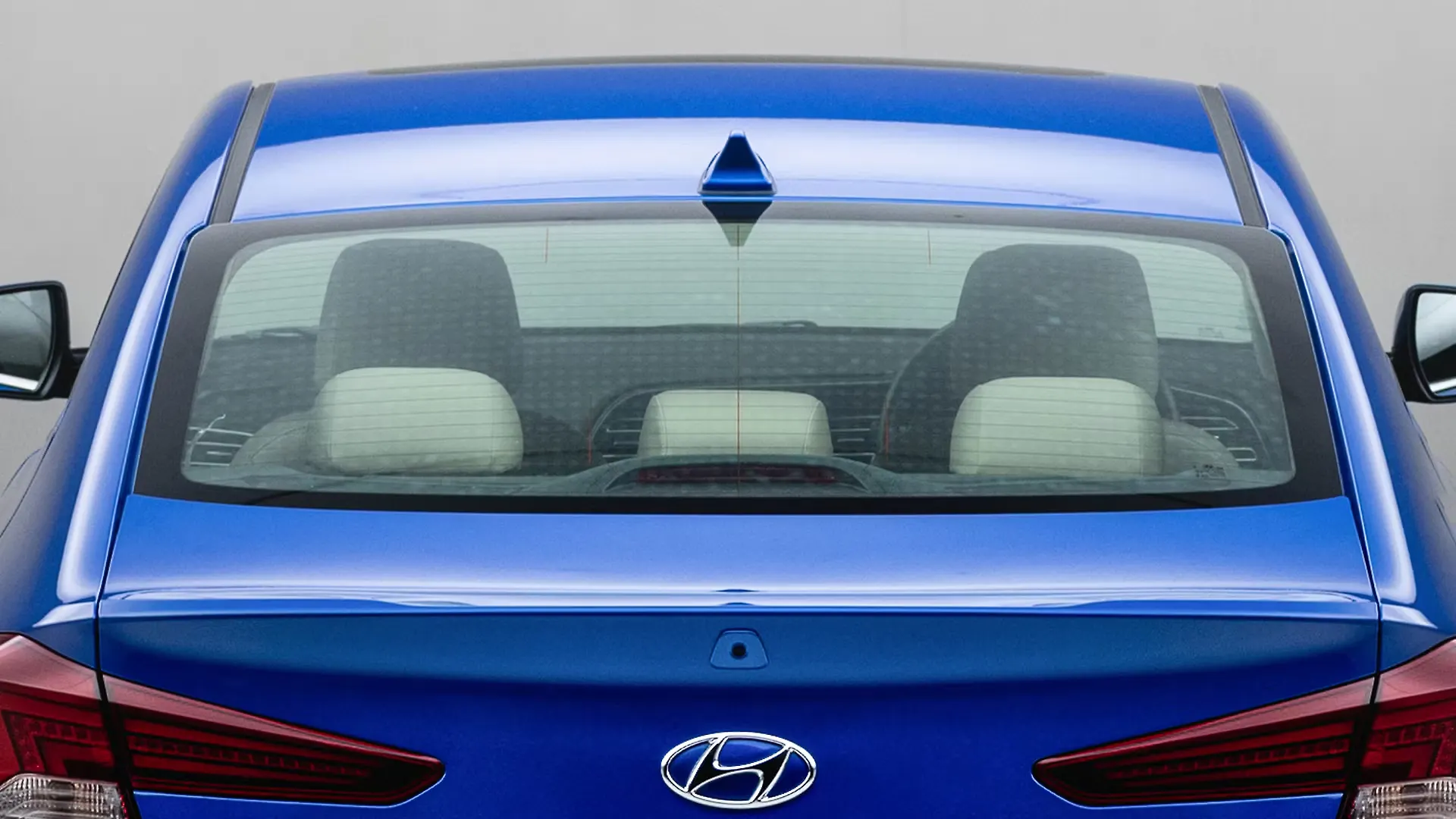 Elantra Rear Windshield/Windscreen Image, Elantra Photos in India - CarWale