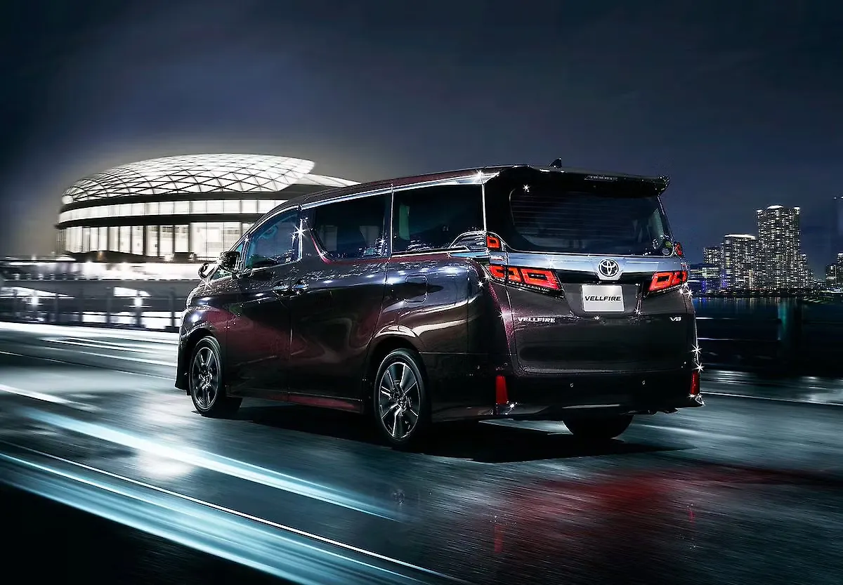 Vellfire Rear View Image, Vellfire Photos in India - CarWale