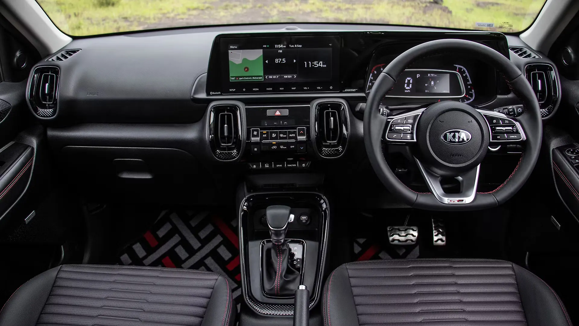 Sonet Dashboard Image, Sonet Photos in India - CarWale