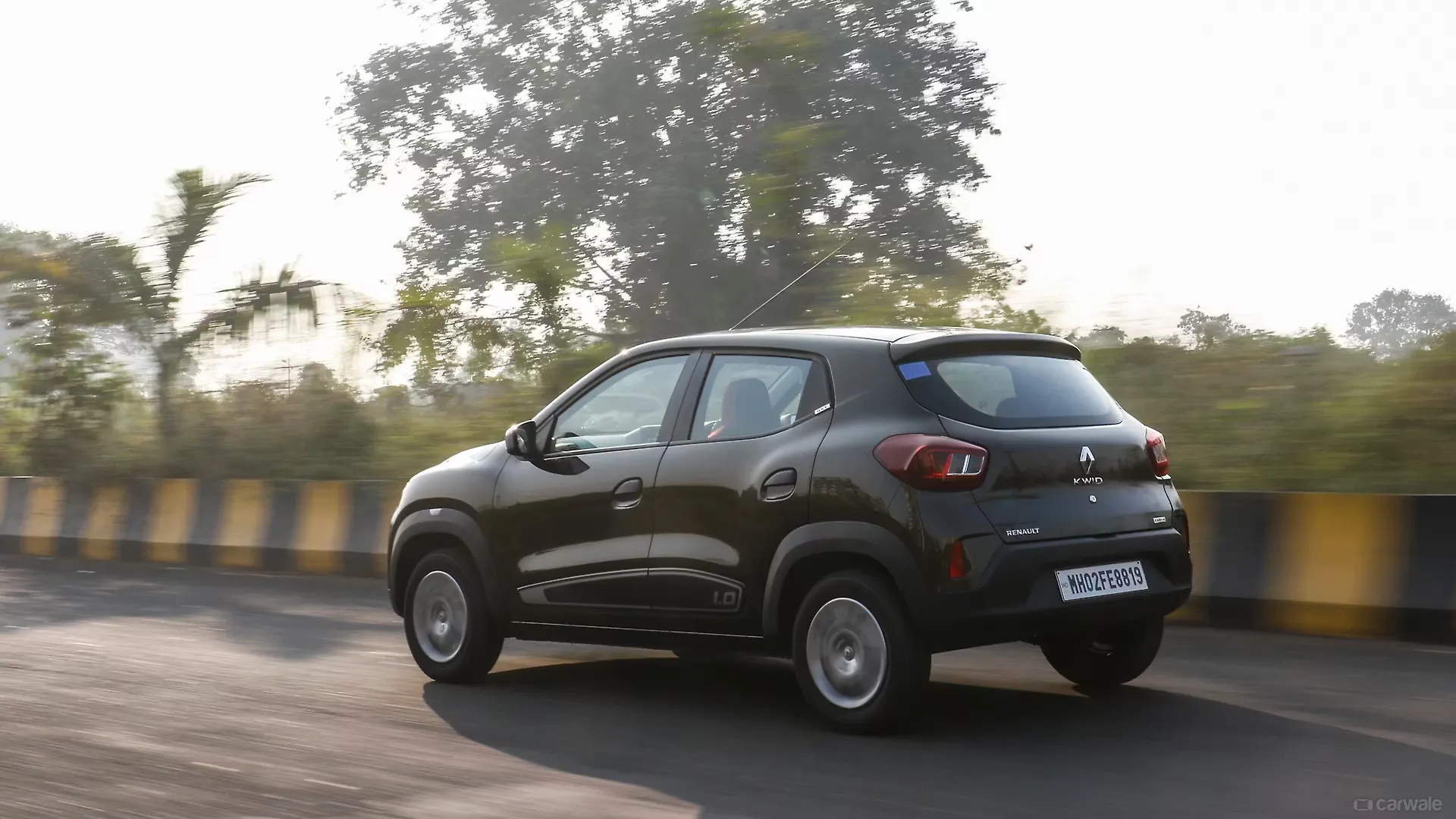 Kwid Action Rear Left Three-Quarter Image, Kwid Photos in India - CarWale