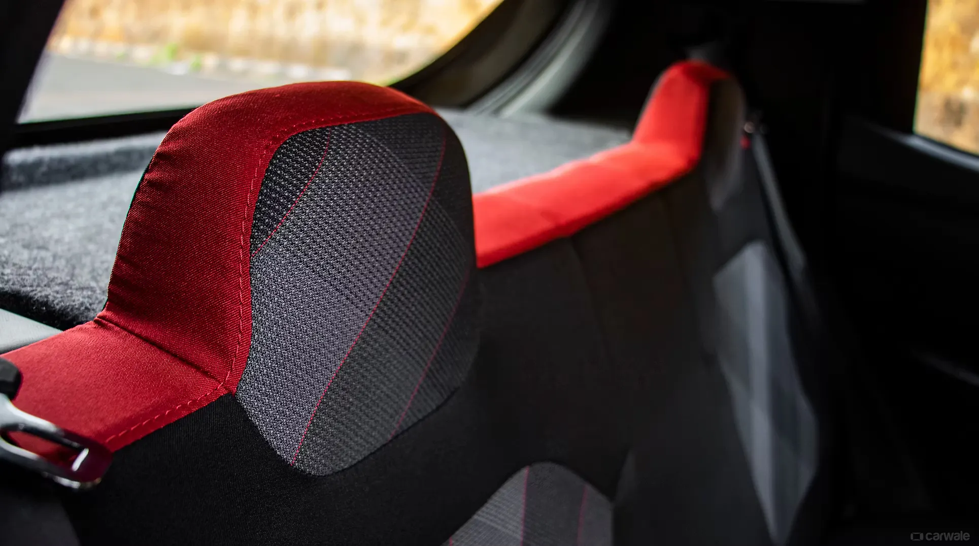Kwid Rear Seat Space Image, Kwid Photos in India - CarWale