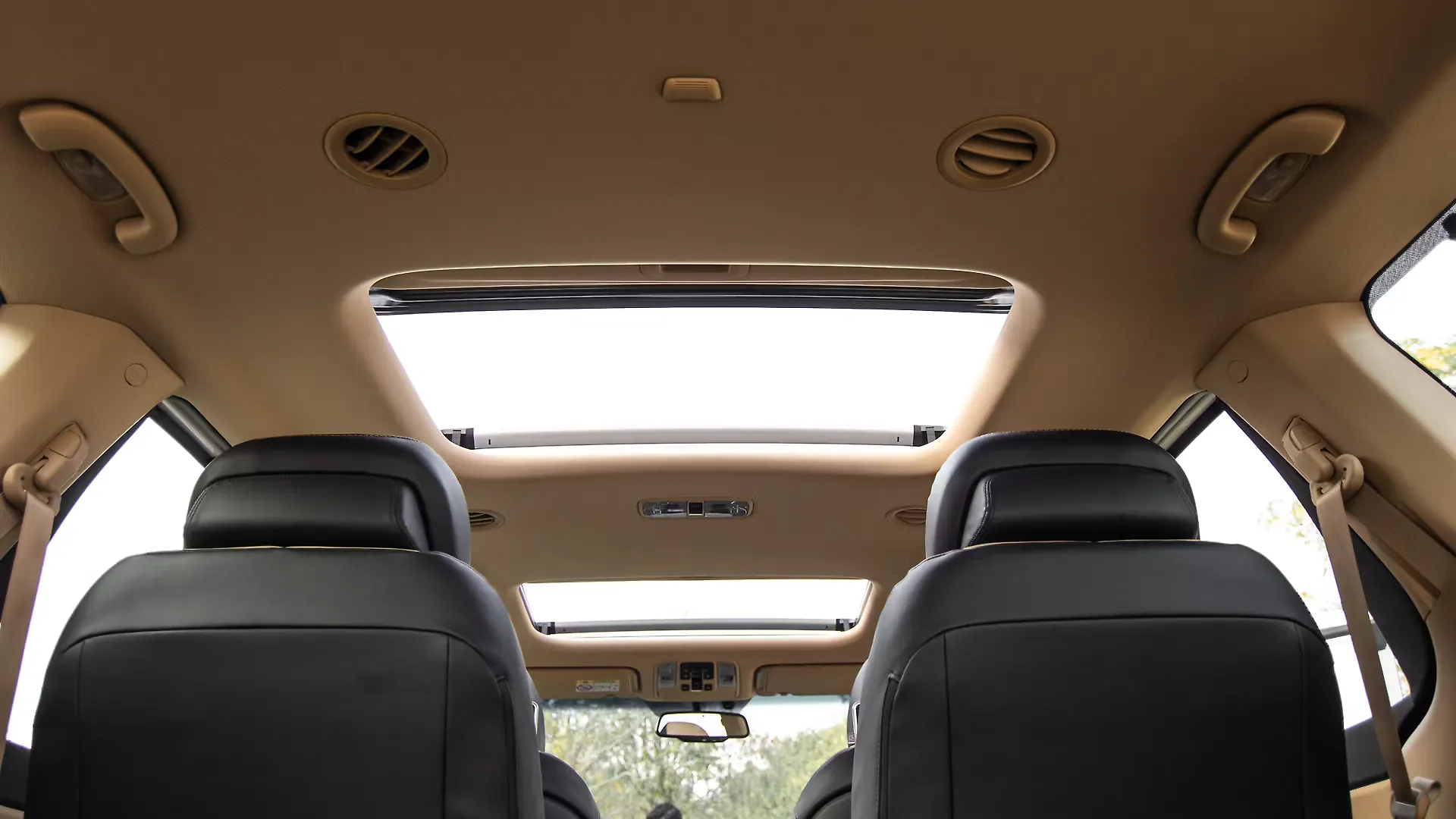 Carnival Interior Image, Carnival Photos in India - CarWale