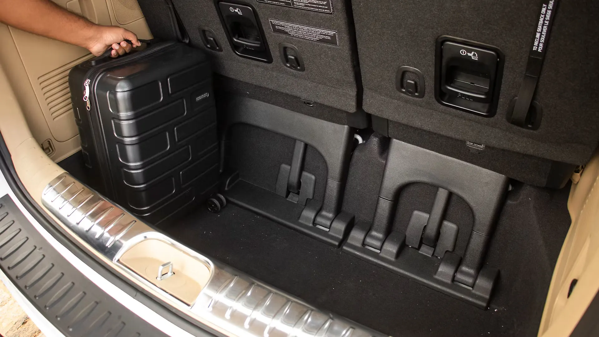 Carnival Interior Image, Carnival Photos in India - CarWale