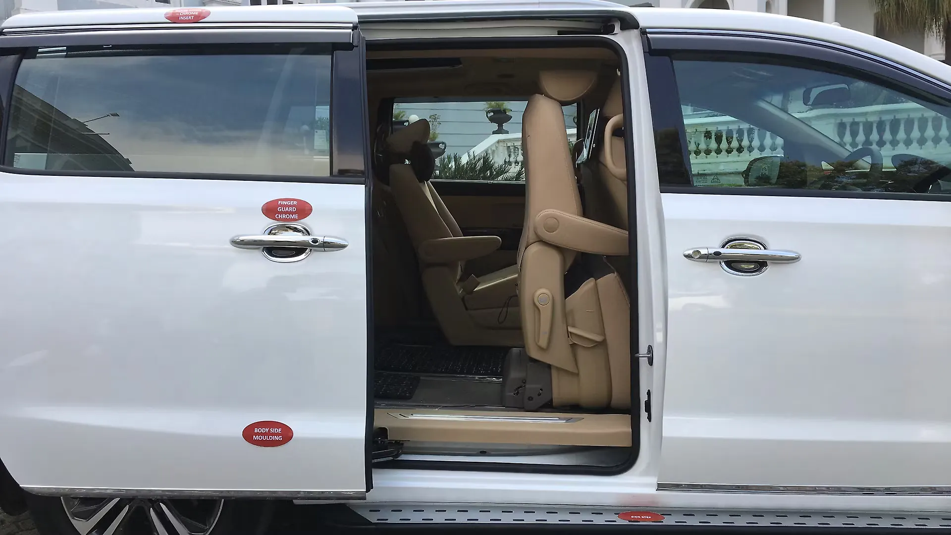 Carnival Interior Image, Carnival Photos in India - CarWale