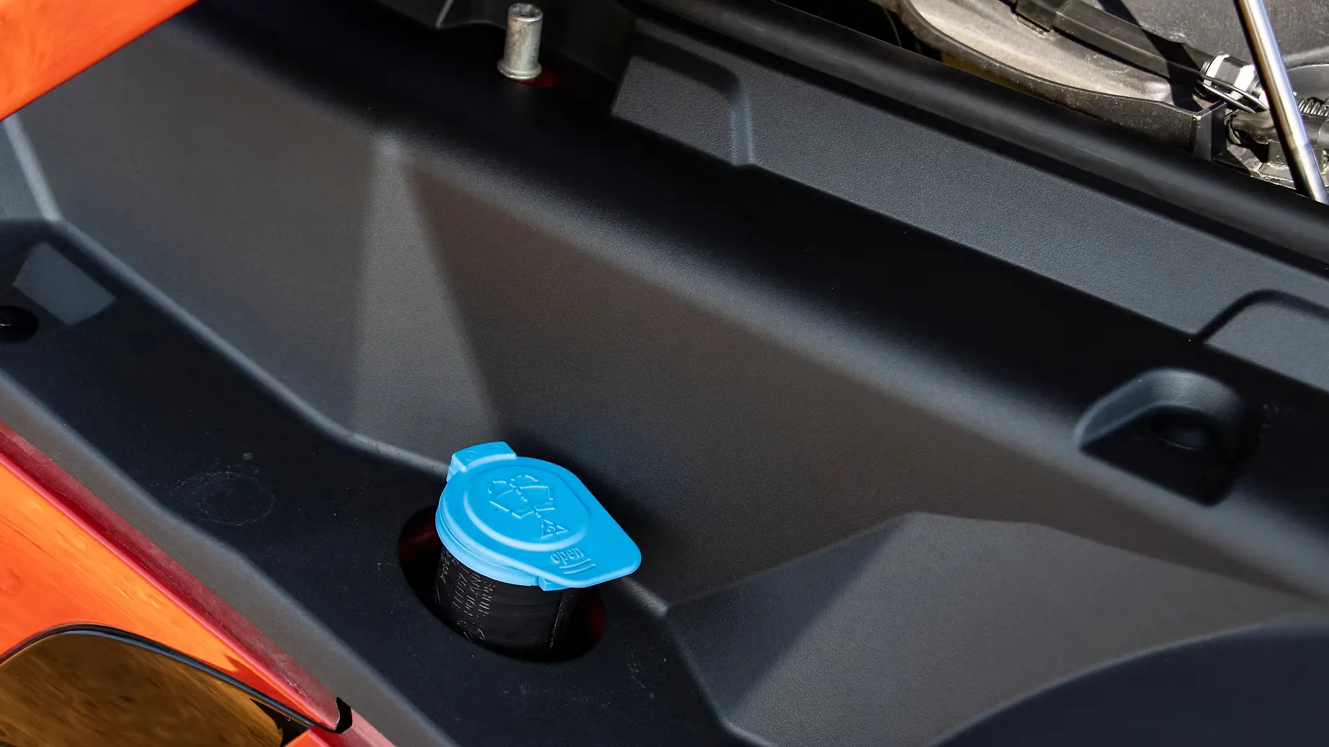 Z4 Engine Bay Image, Z4 Photos in India - CarWale