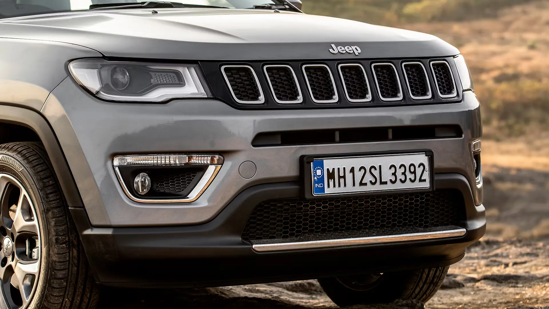 Compass Front Grille Image, Compass Photos in India - CarWale