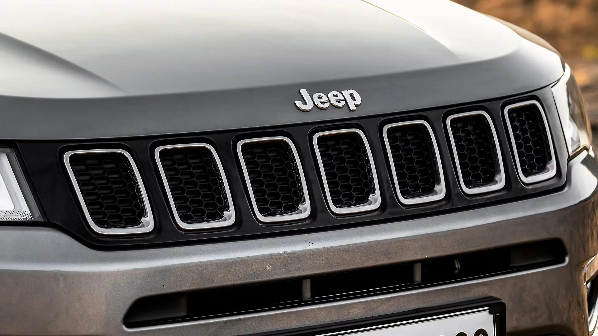 Compass Front Grille Image, Compass Photos in India - CarWale