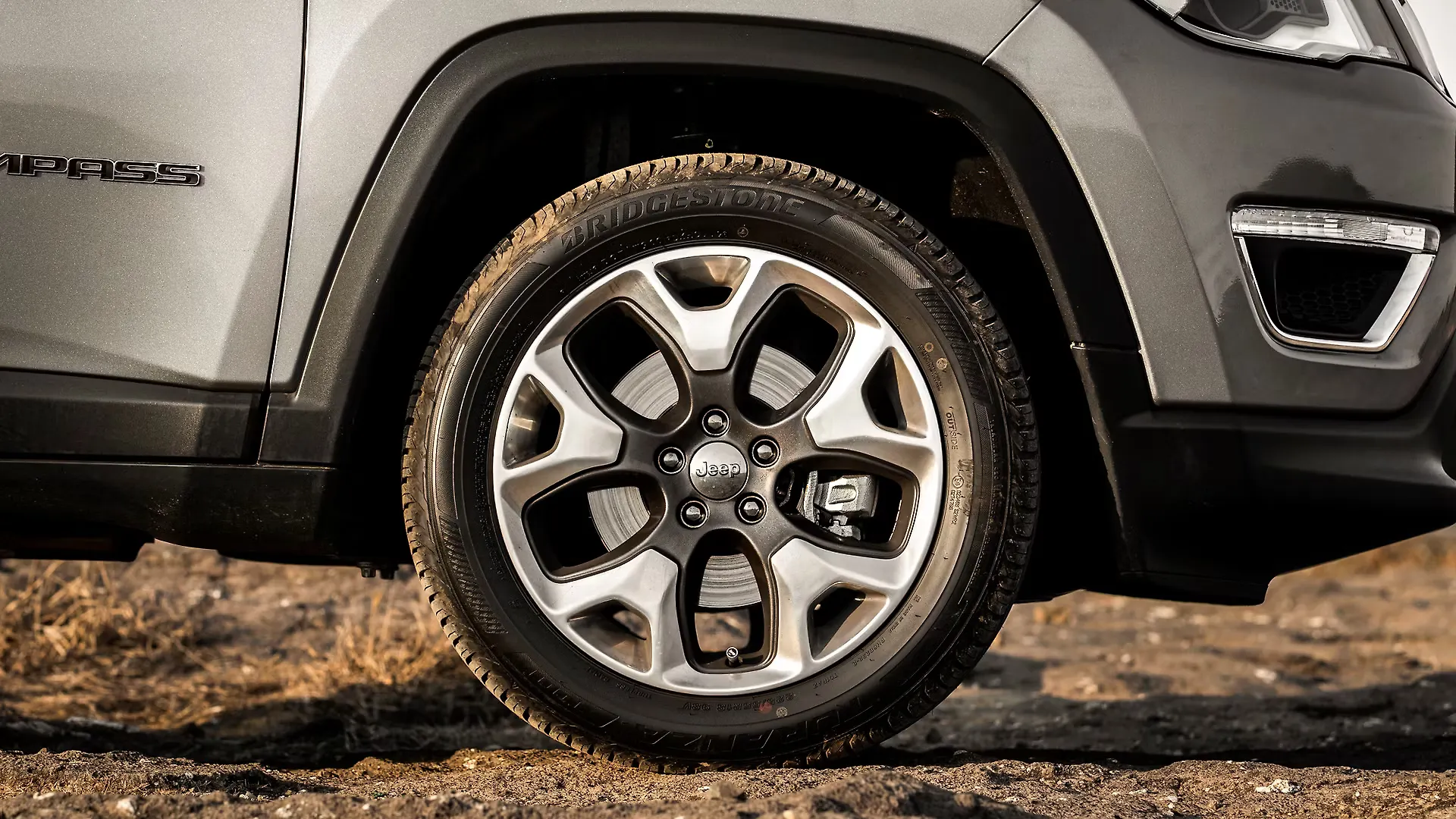 Compass Wheels-Tyres Image, Compass Photos in India - CarWale