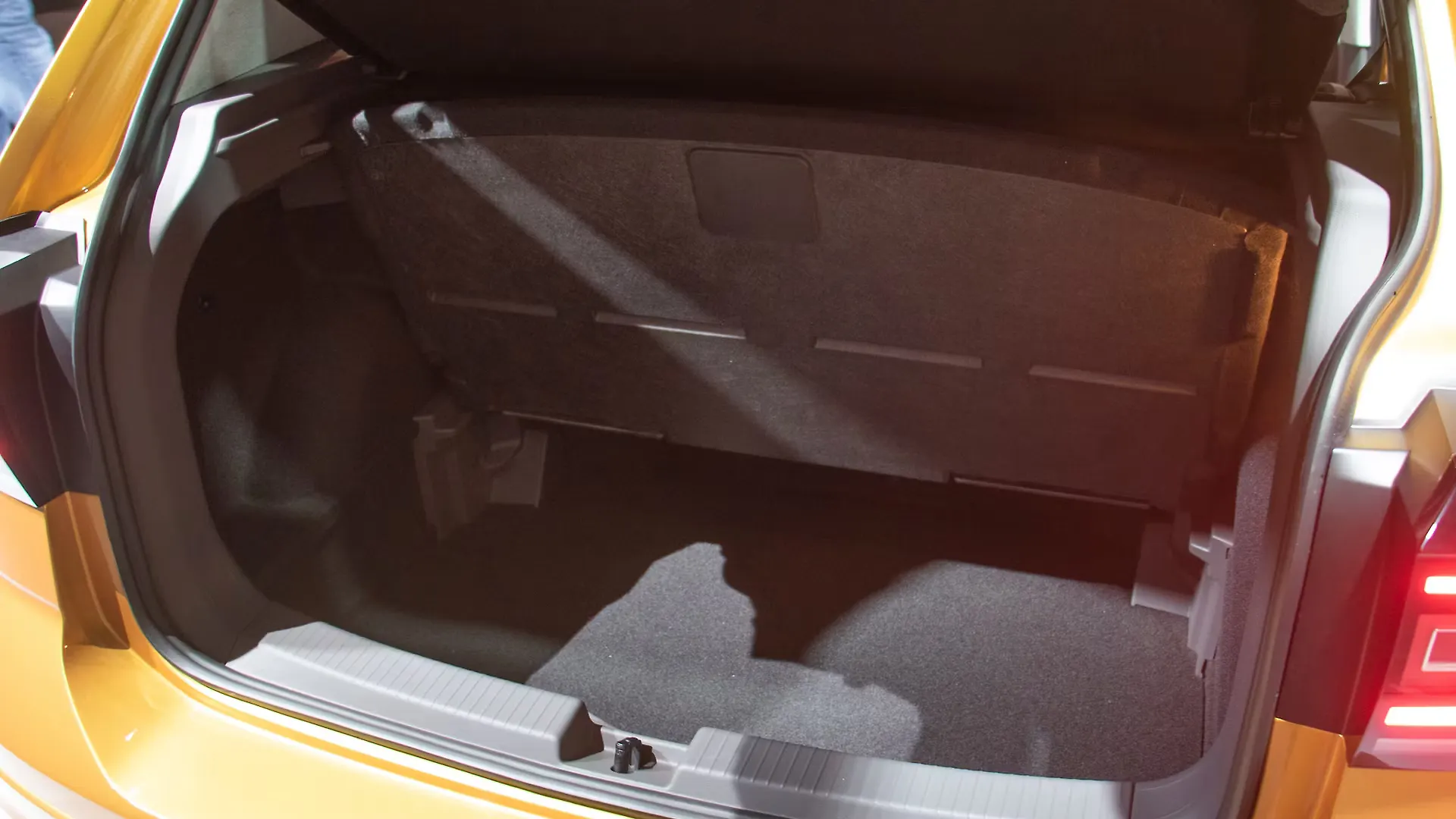 Taigun Boot Space Image, Taigun Photos in India - CarWale