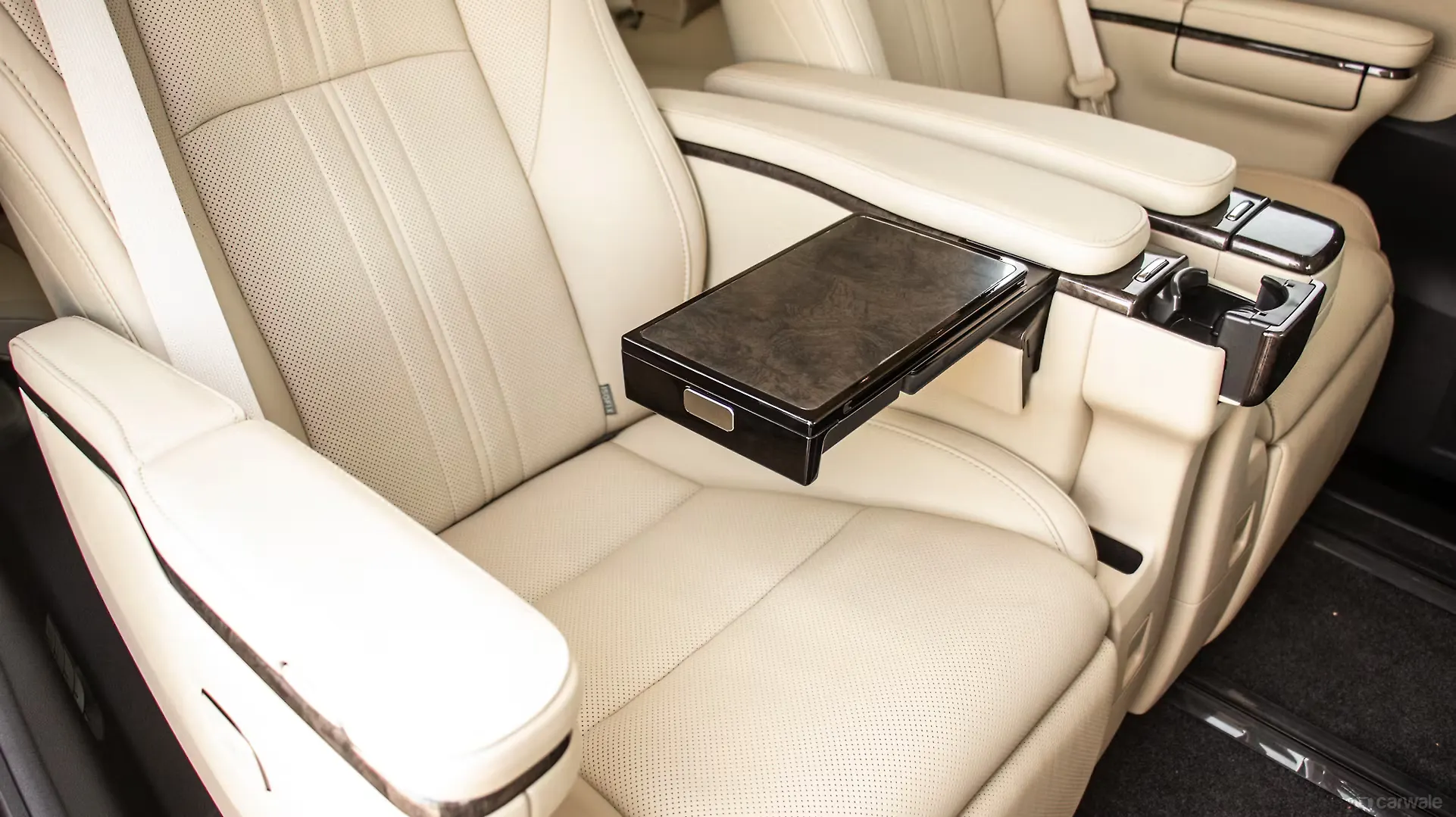 Vellfire Interior Image, Vellfire Photos in India - CarWale