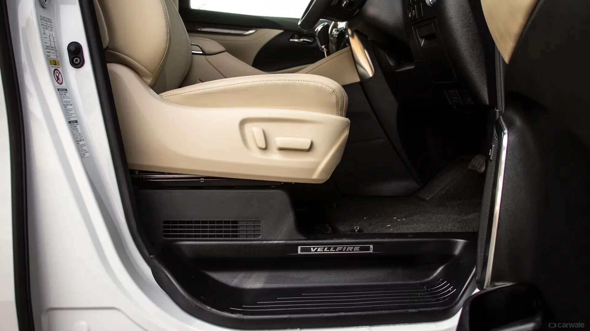 Vellfire Interior Image, Vellfire Photos in India - CarWale
