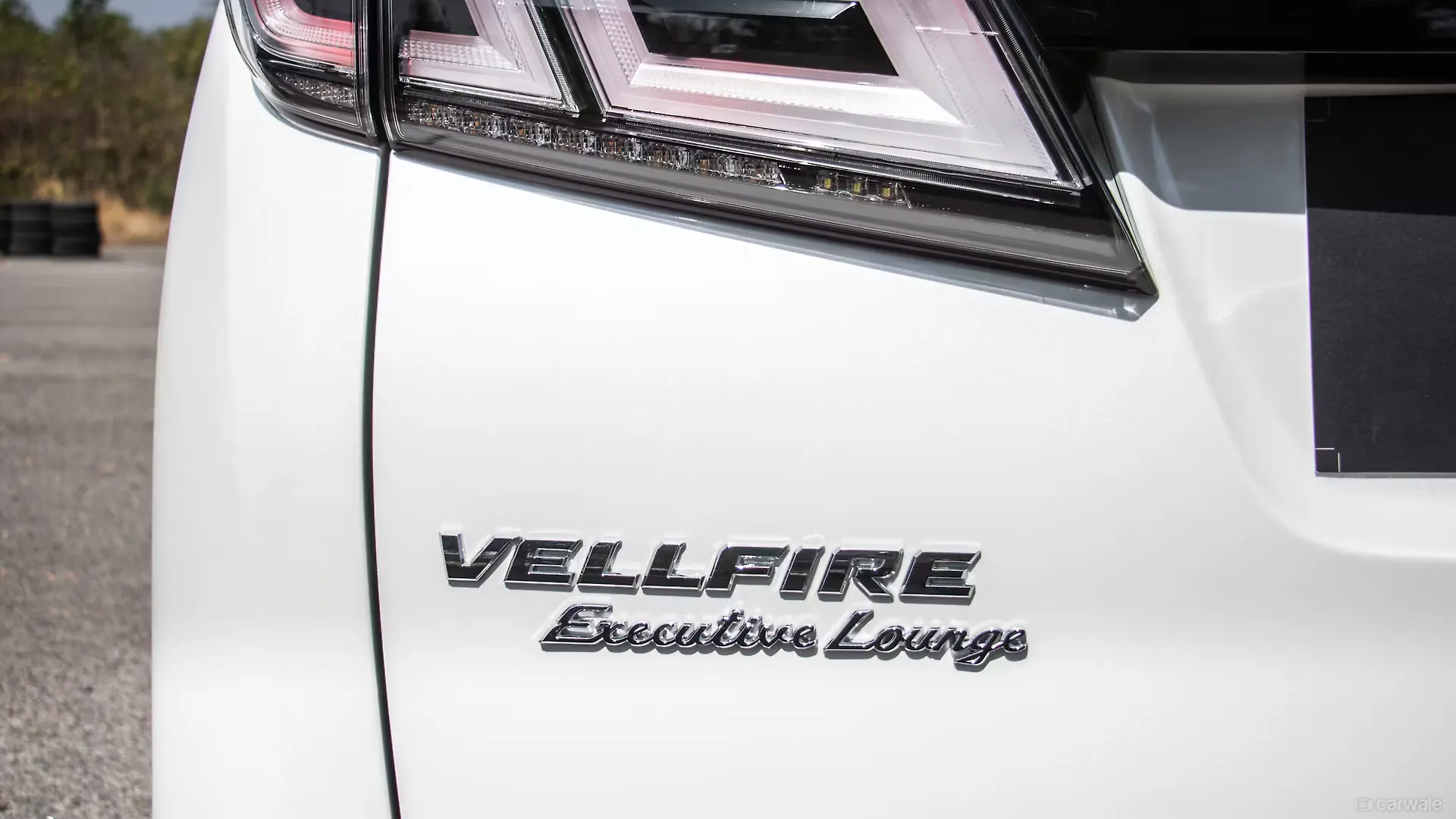 Vellfire Logo Image, Vellfire Photos in India - CarWale