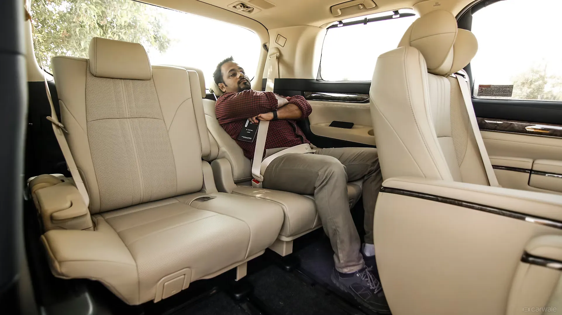 Vellfire Rear Seat Space Image, Vellfire Photos in India - CarWale