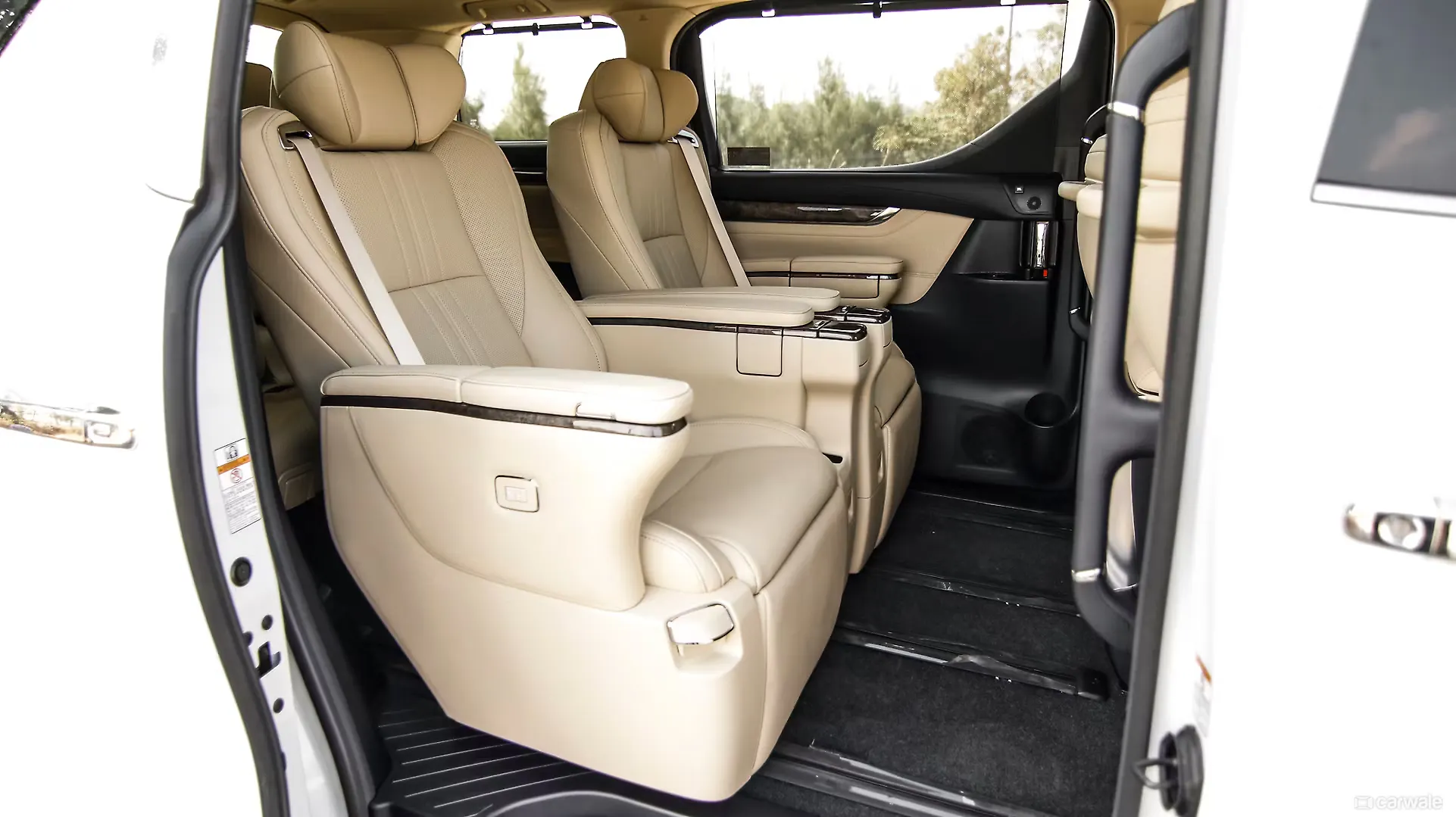 Vellfire Rear Seat Space Image, Vellfire Photos in India - CarWale
