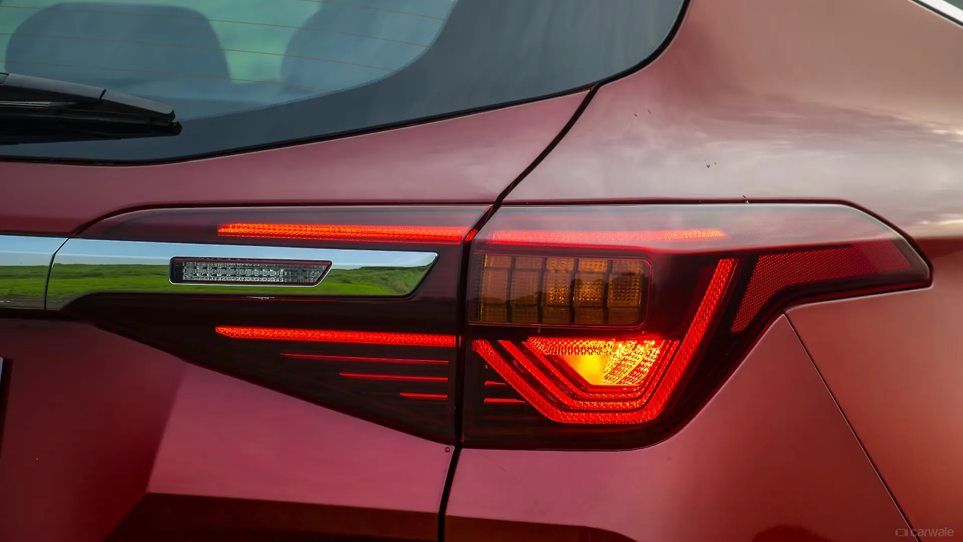 Seltos Tail Lamps Image, Seltos Photos in India - CarWale