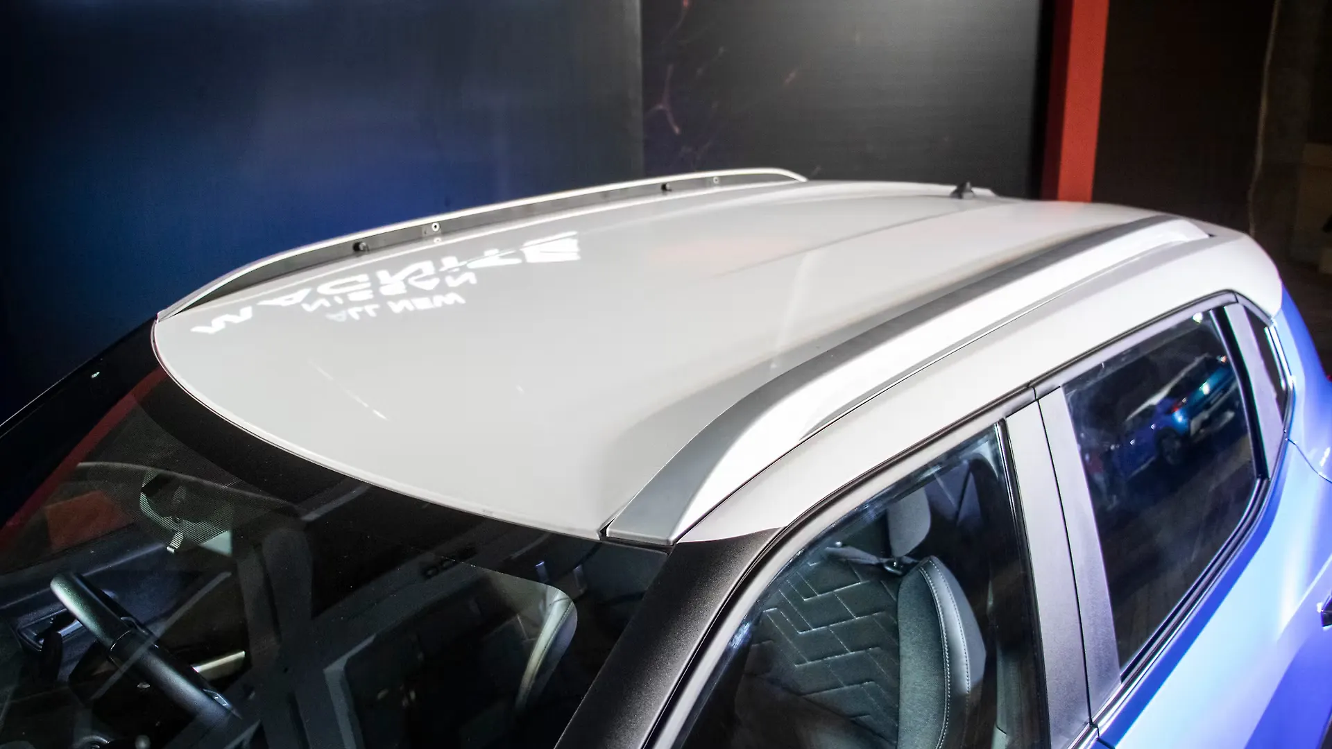 Magnite Car Roof Image, Magnite Photos in India - CarWale