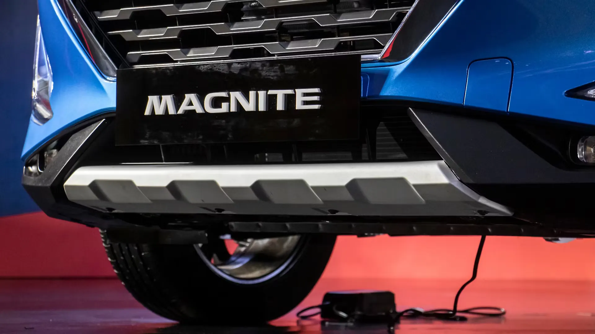 Magnite Front Badge Image, Magnite Photos in India - CarWale