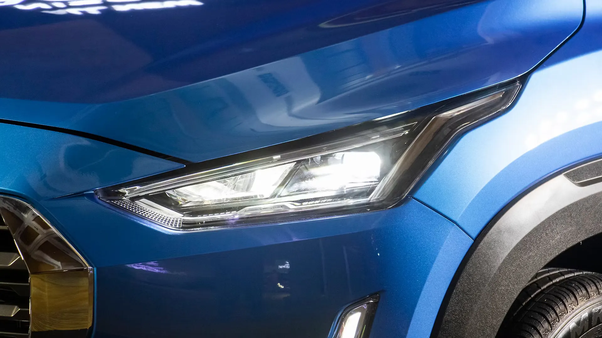 Magnite Headlight Image, Magnite Photos in India - CarWale