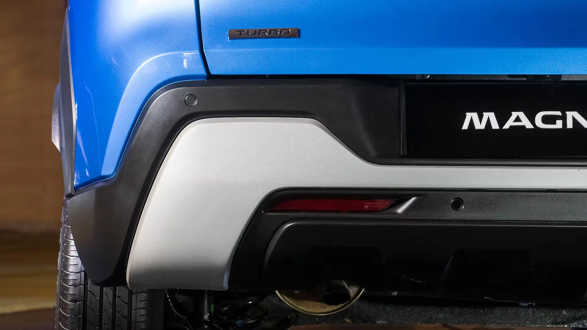 Magnite Reflector Image, Magnite Photos in India - CarWale