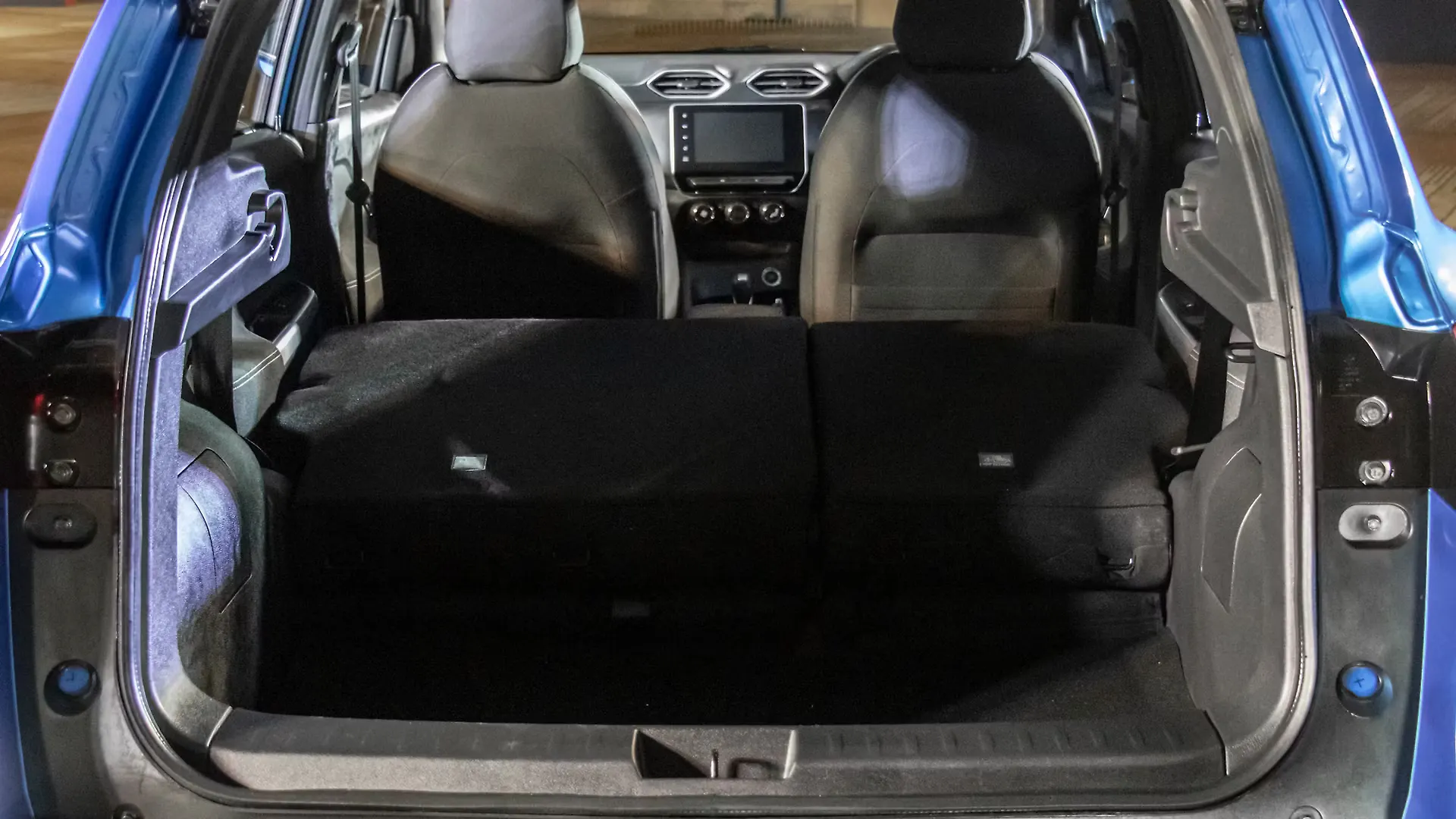 Magnite Bootspace Rear Seat Folded Image, Magnite Photos in India - CarWale