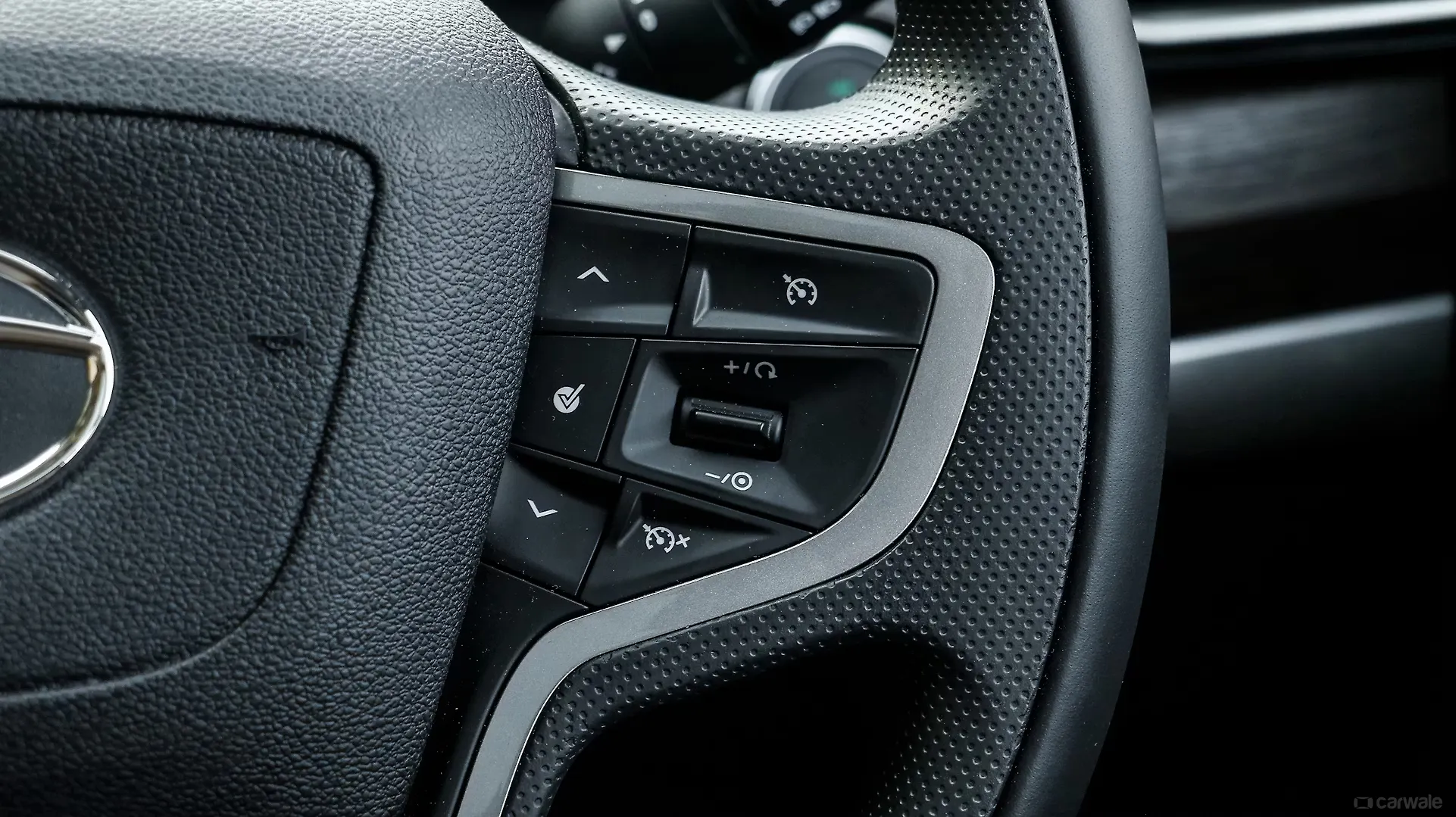 Harrier Steering Mounted Audio Controls Image, Harrier Photos in India ...