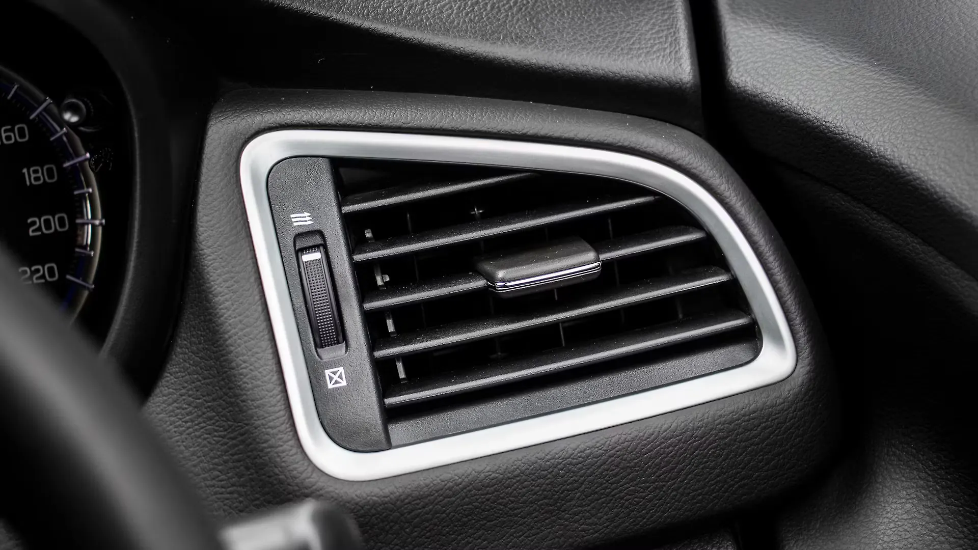 S-Cross Right Side Air Vents Image, S-Cross Photos in India - CarWale