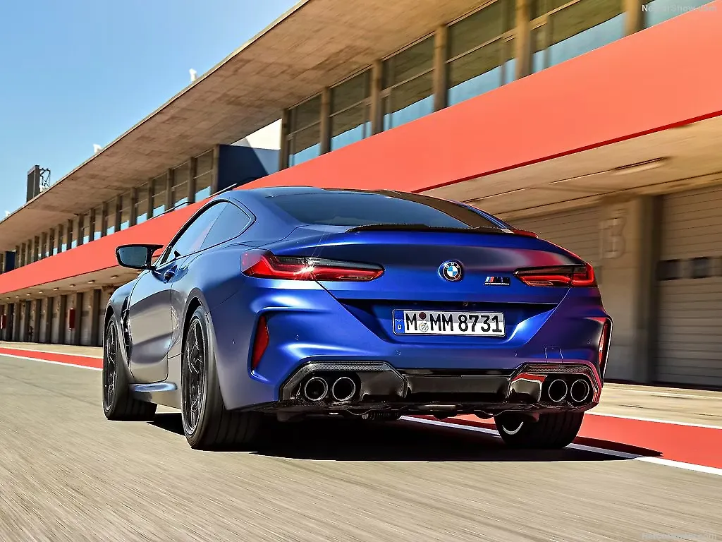 M8 Rear View Image, M8 Photos in India - CarWale