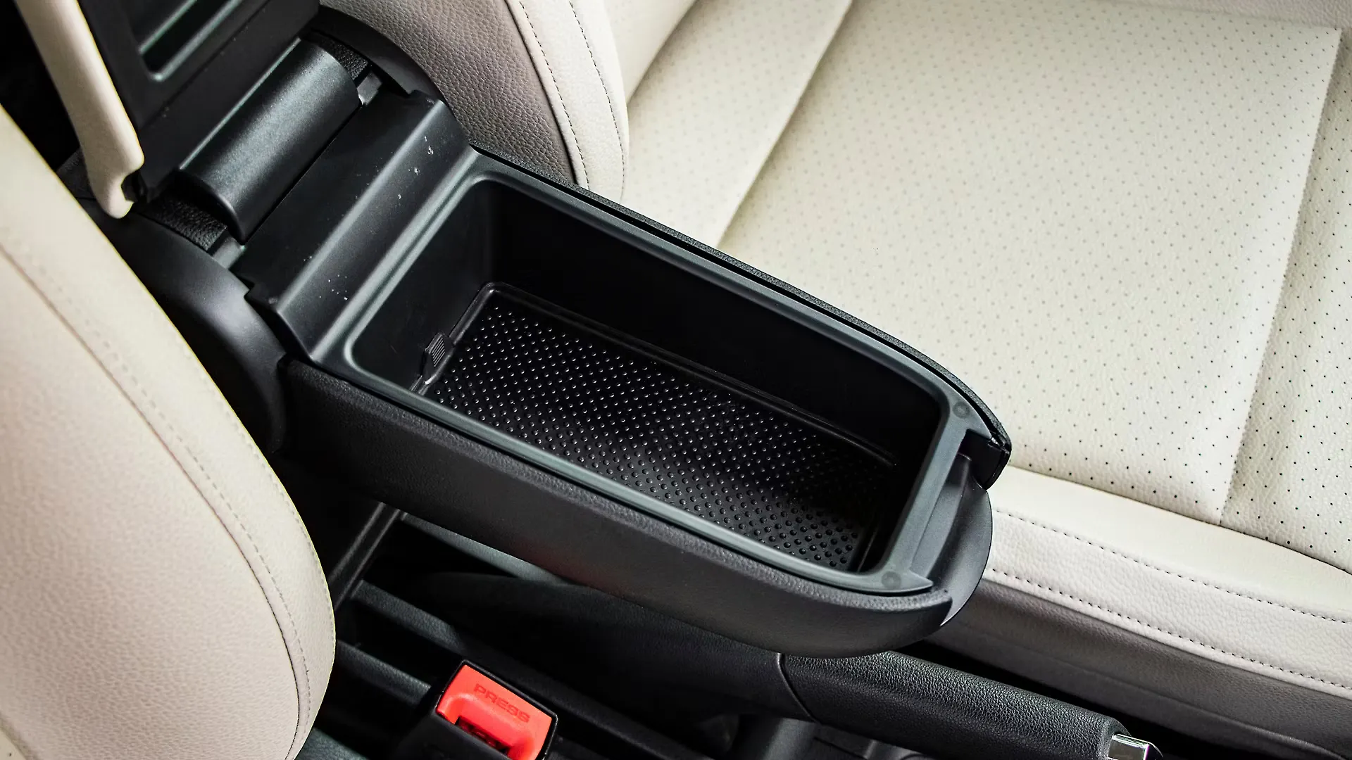 Rapid TSI Front Centre Arm Rest Storage Image, Rapid TSI Photos in ...