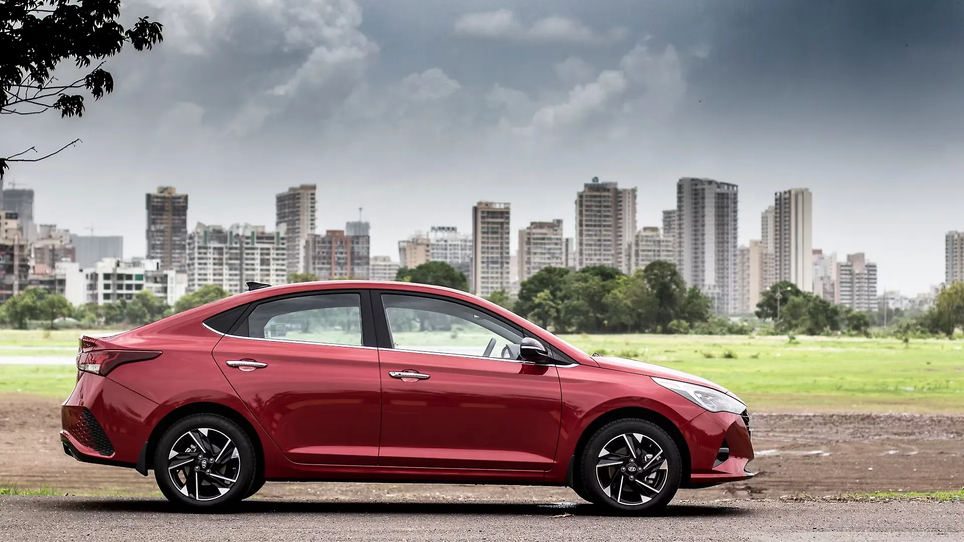 Verna Right Side View Image, Verna Photos in India - CarWale