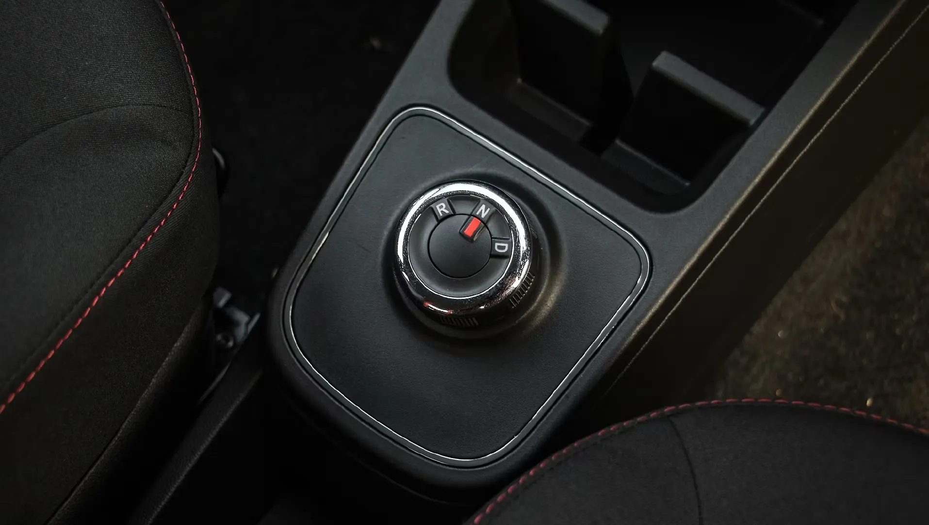 Kwid Gear Selector Dial Image, Kwid Photos in India - CarWale