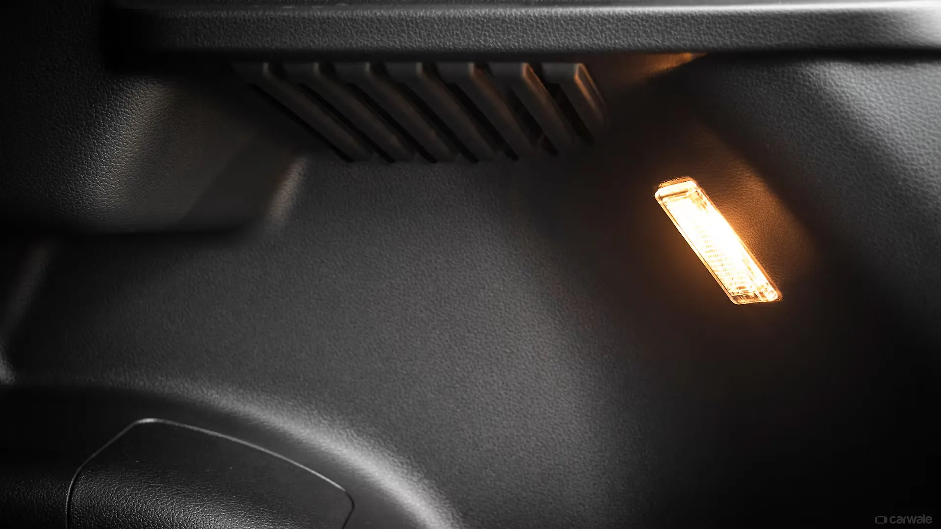 Venue Boot Light Image, Venue Photos in India - CarWale