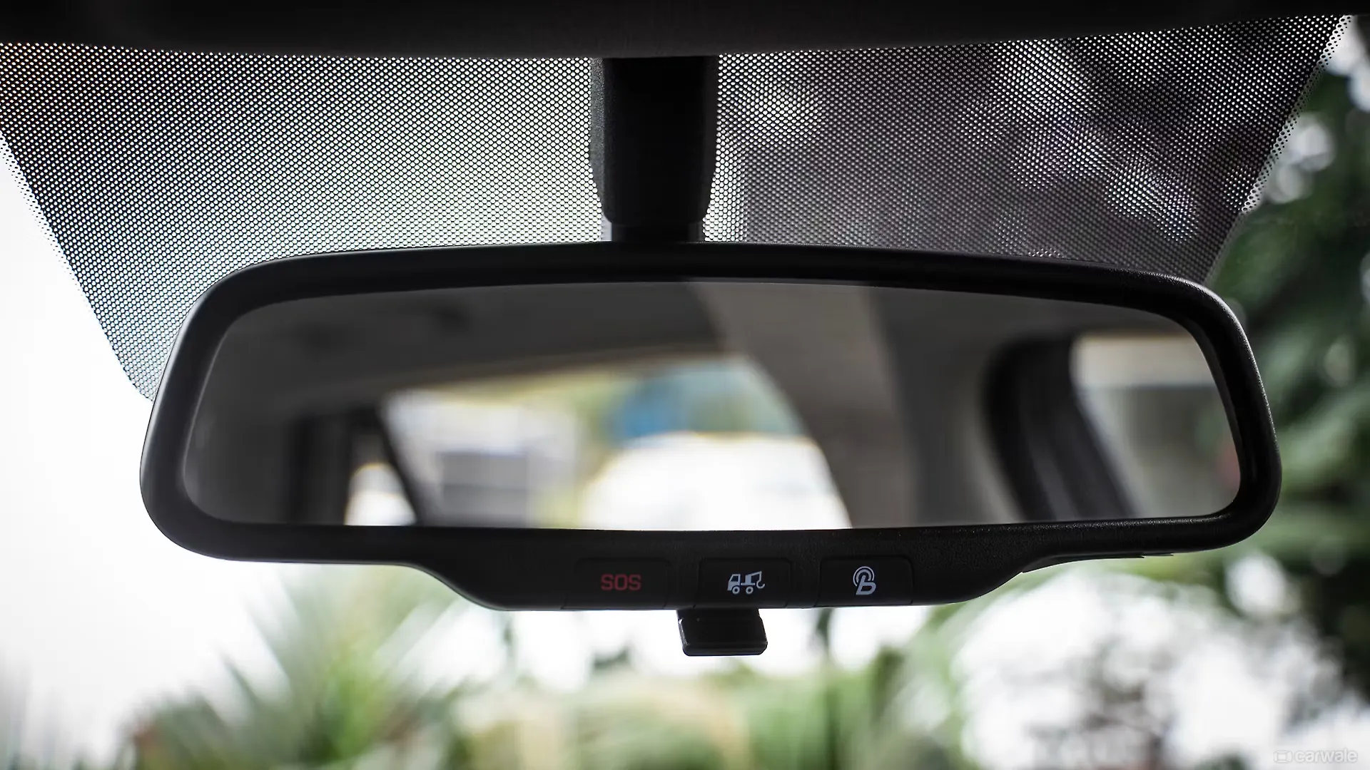 Venue Inner Rear View Mirror Image, Venue Photos in India - CarWale