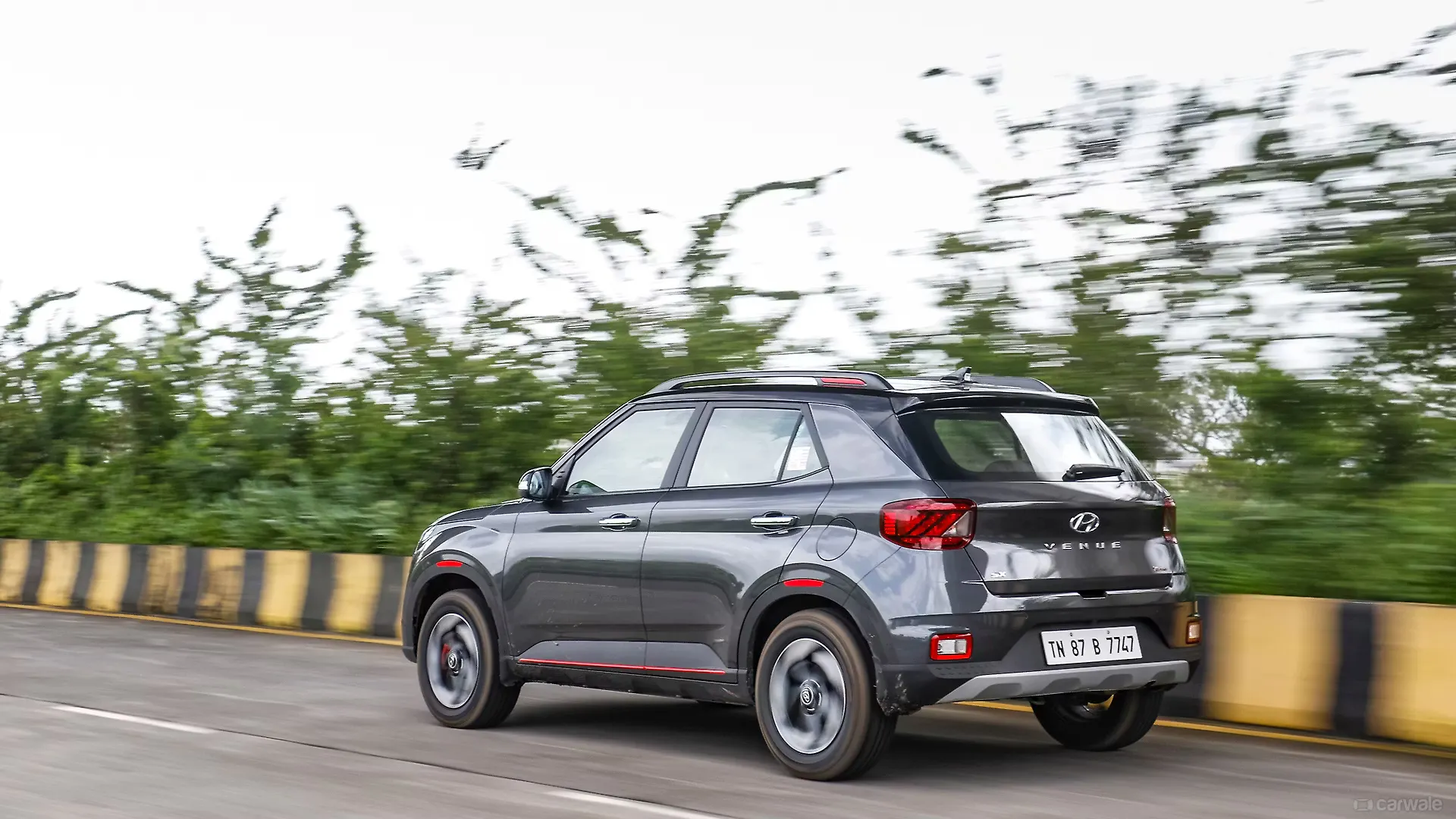 Venue Left Rear Three Quarter Image, Venue Photos in India - CarWale