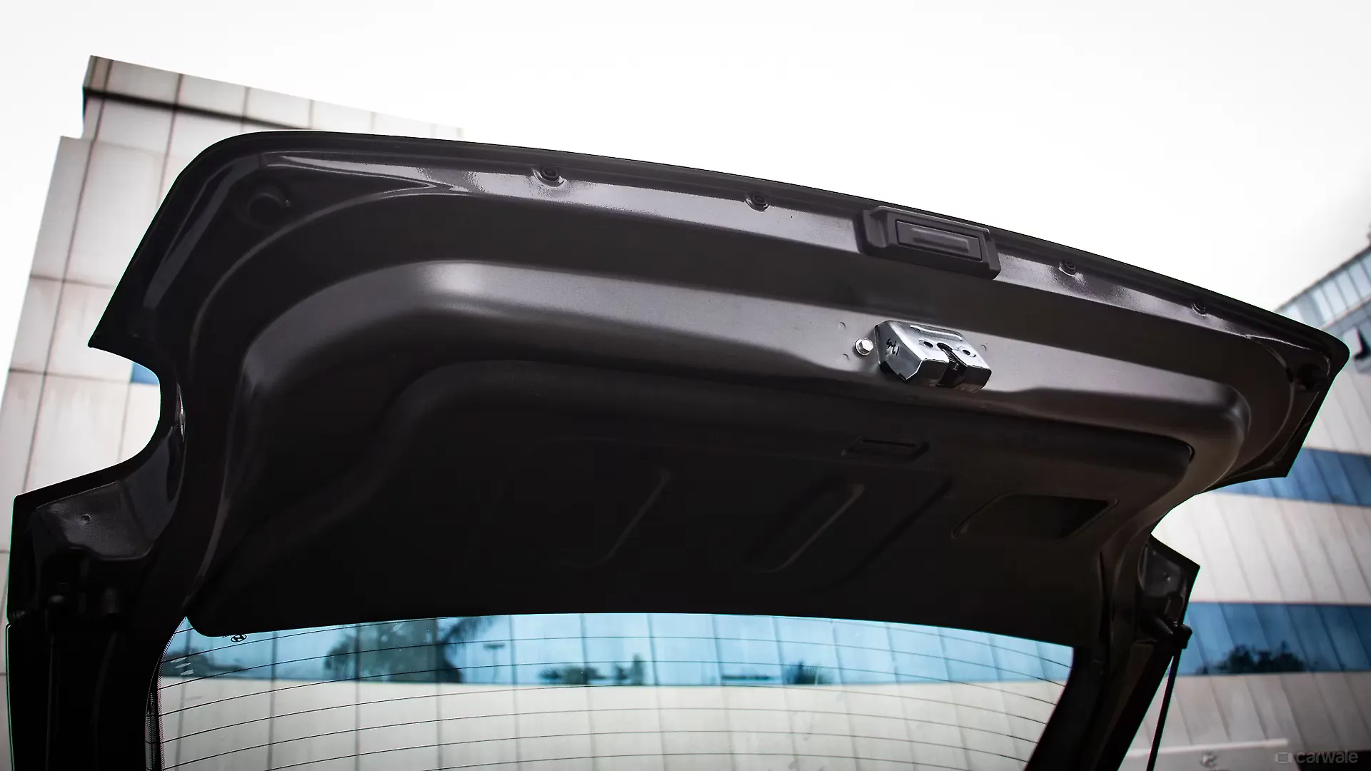 Venue Open Boot/Trunk Image, Venue Photos in India - CarWale