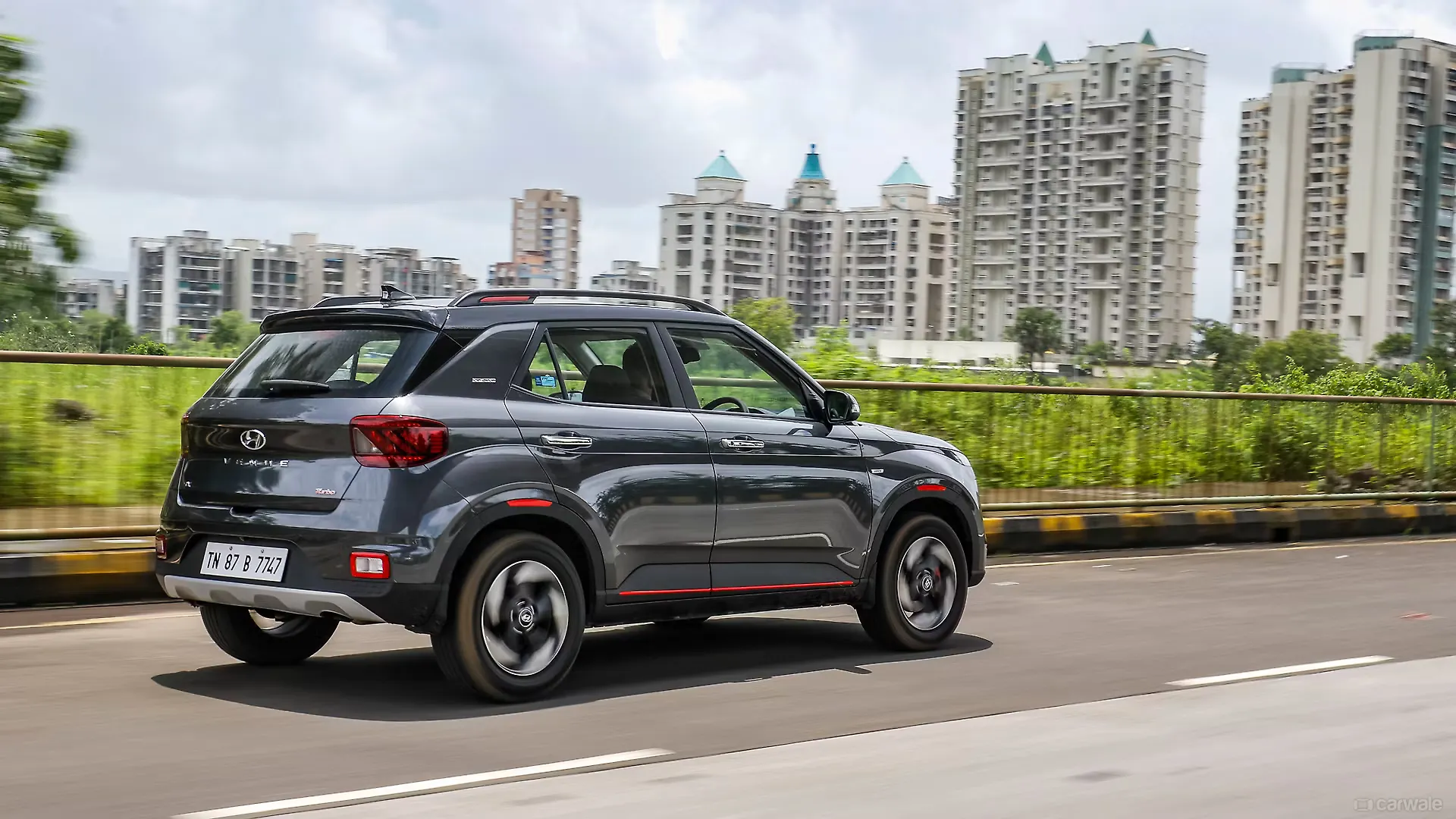 Venue Right Rear Three Quarter Image, Venue Photos in India - CarWale